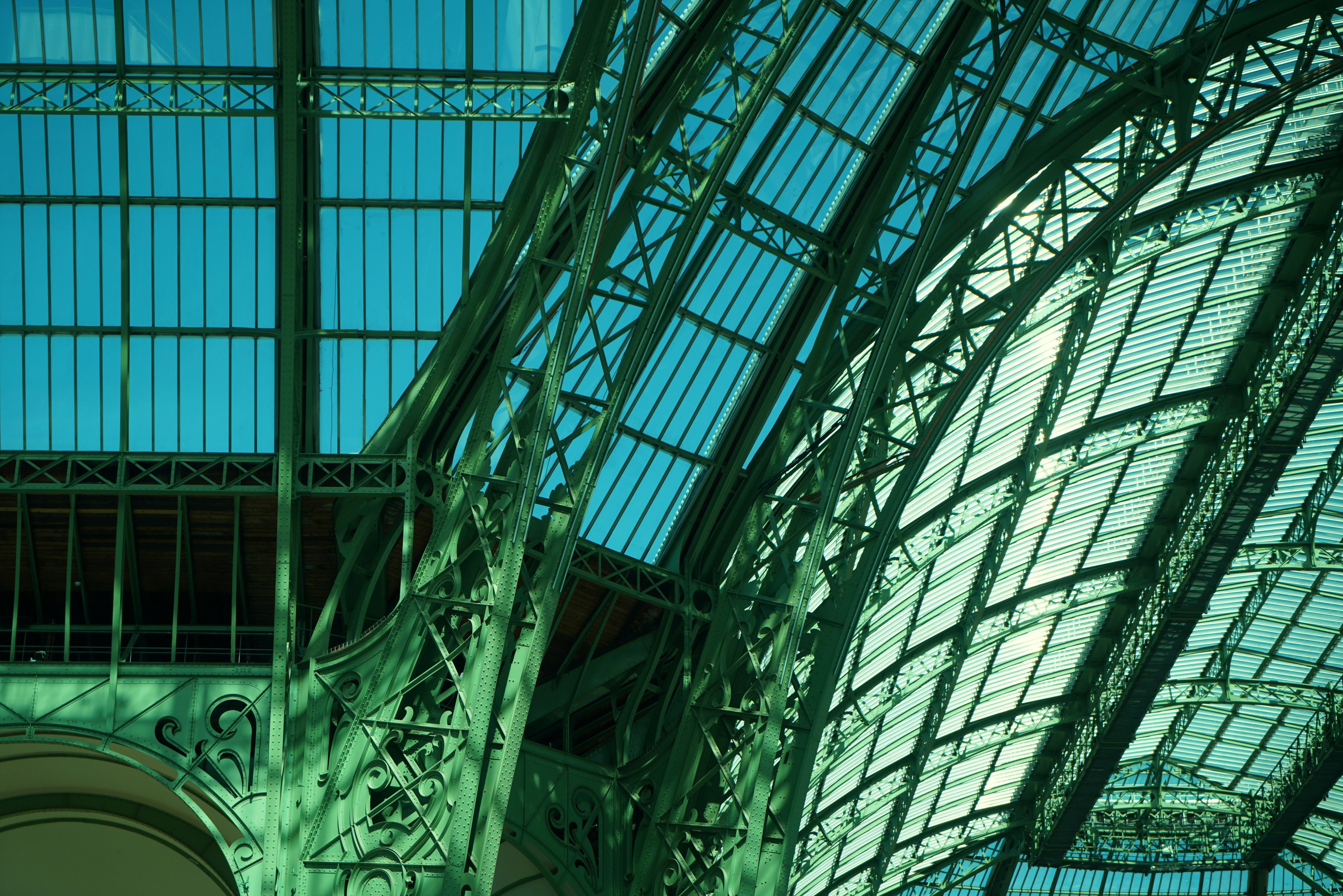 Glass Cathedral: Interlaced steel and sky in a sunlit atrium