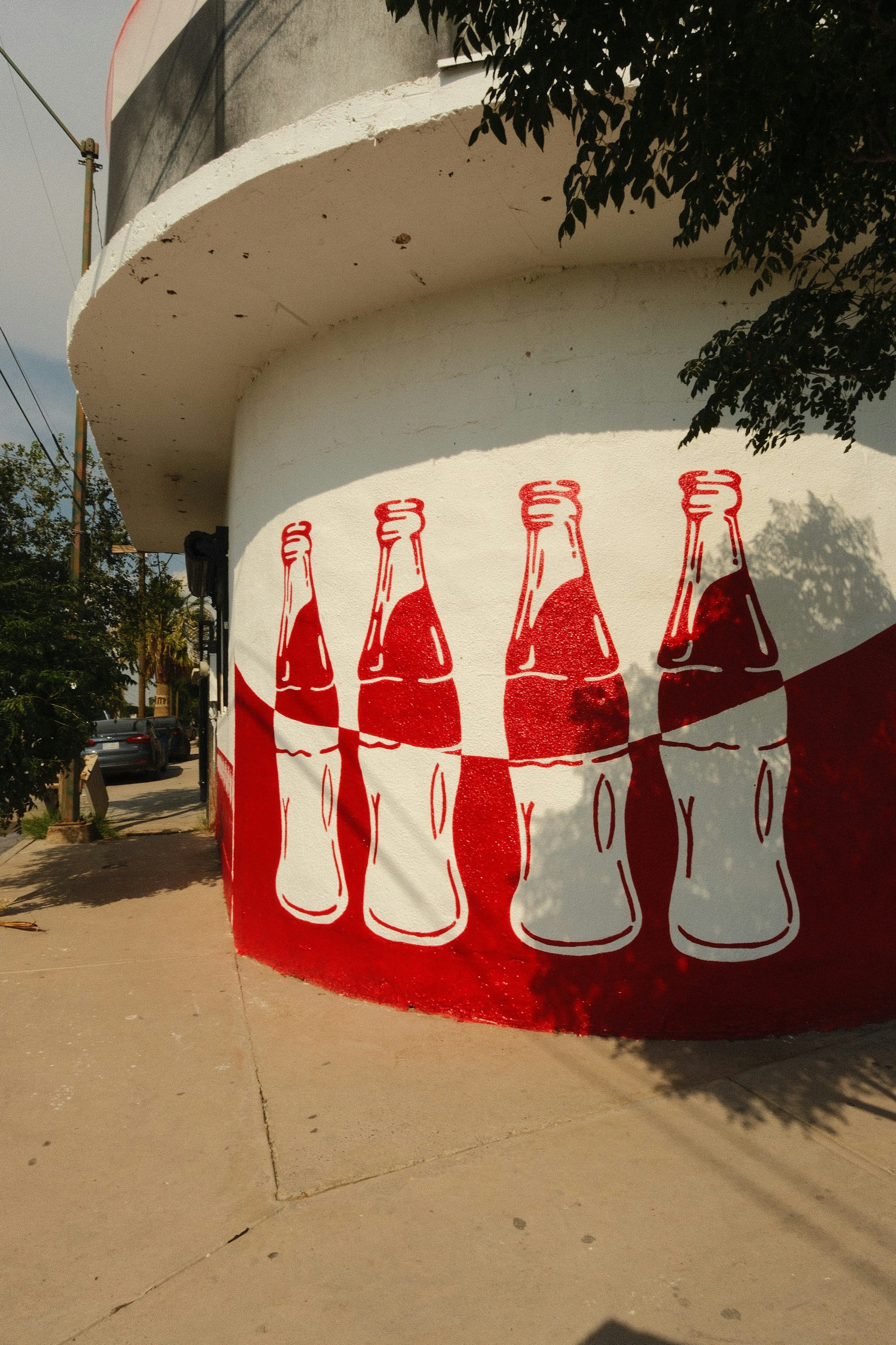 Red Bottle Mosaic Curves on a Sunlit Corner