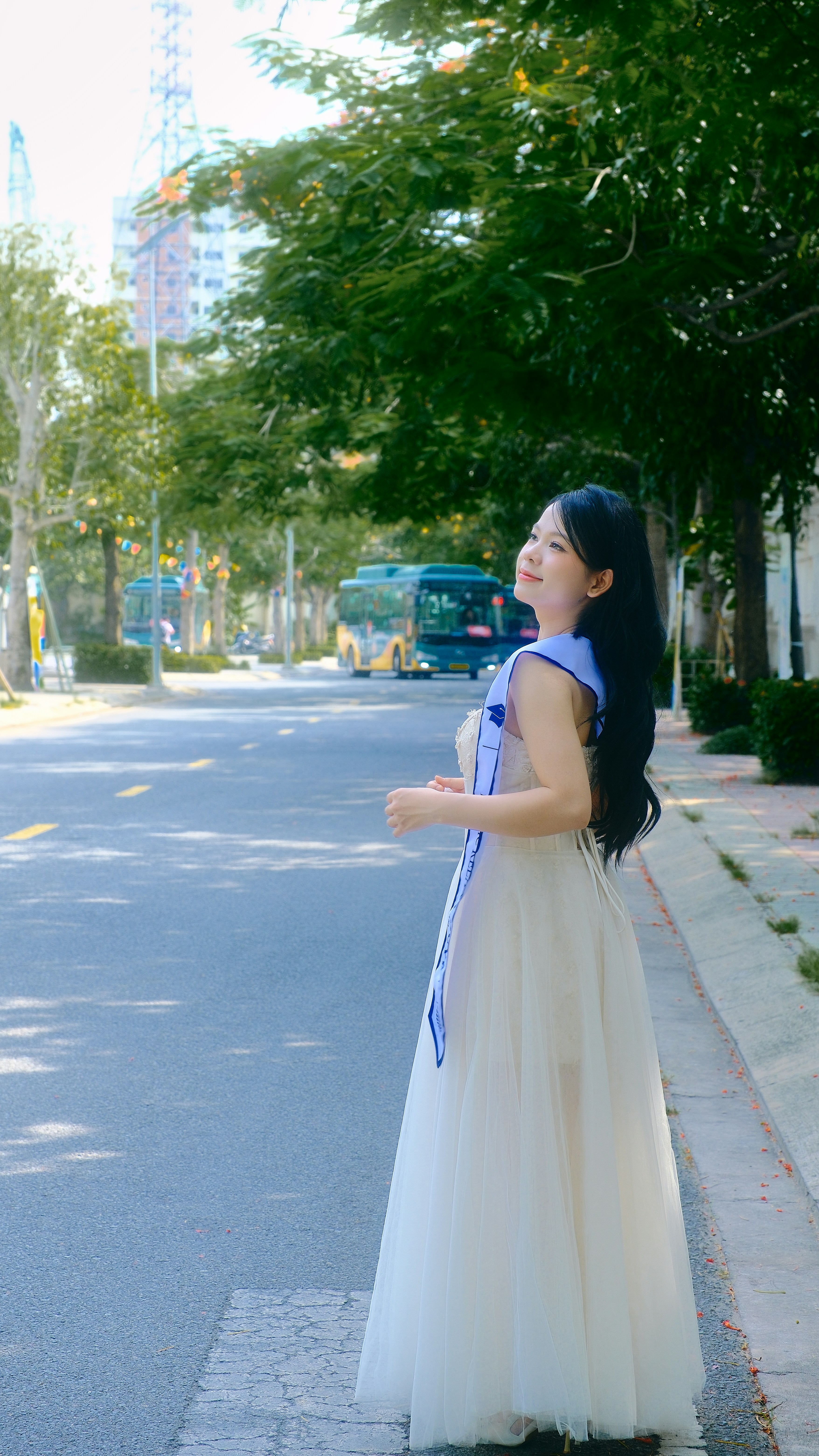 Grace on the Boulevard: A Quiet Portrait in Soft Daylight