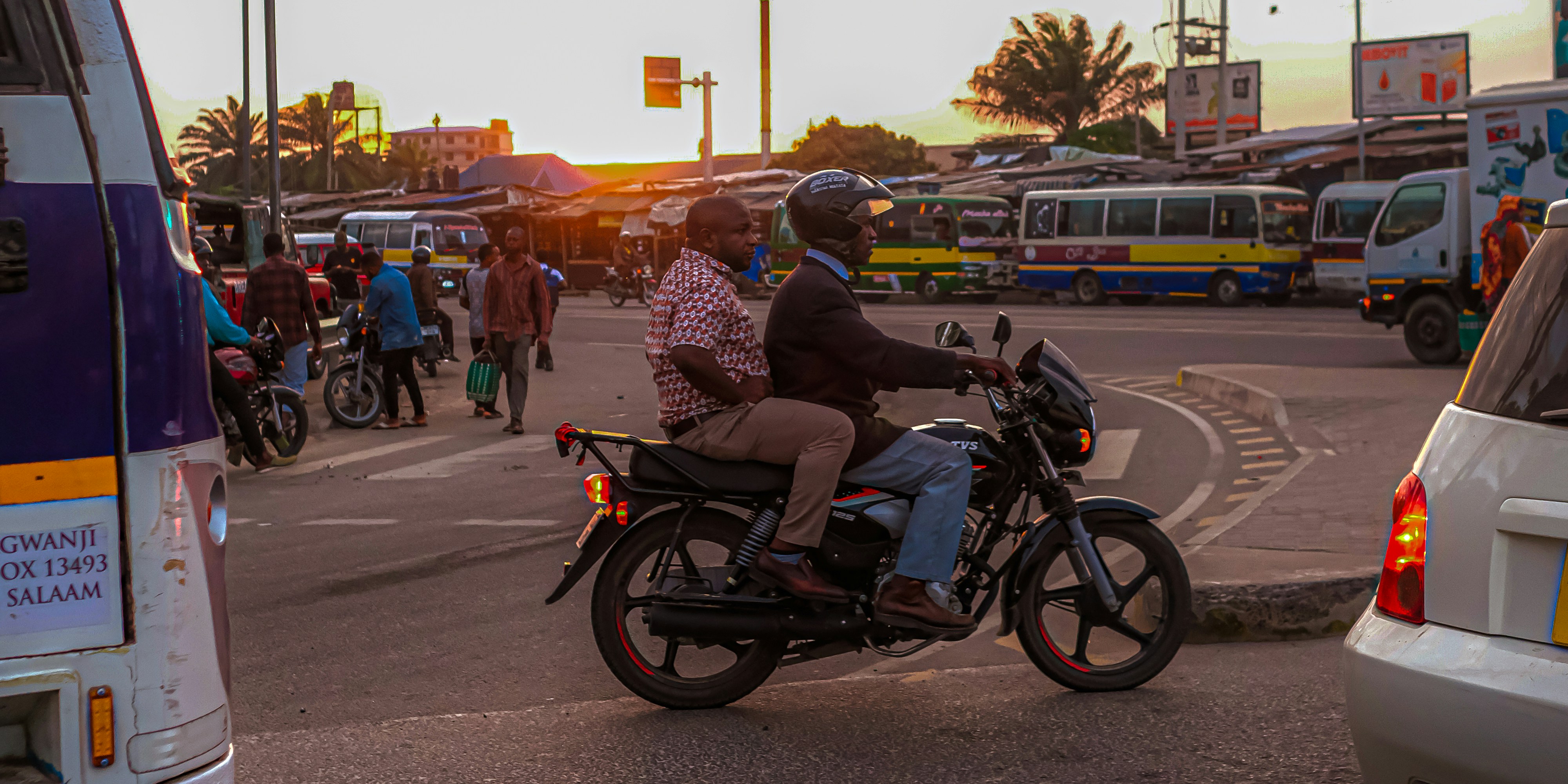 Oncoming City Flow: A Motorcycle Ride Through a Busy Junction