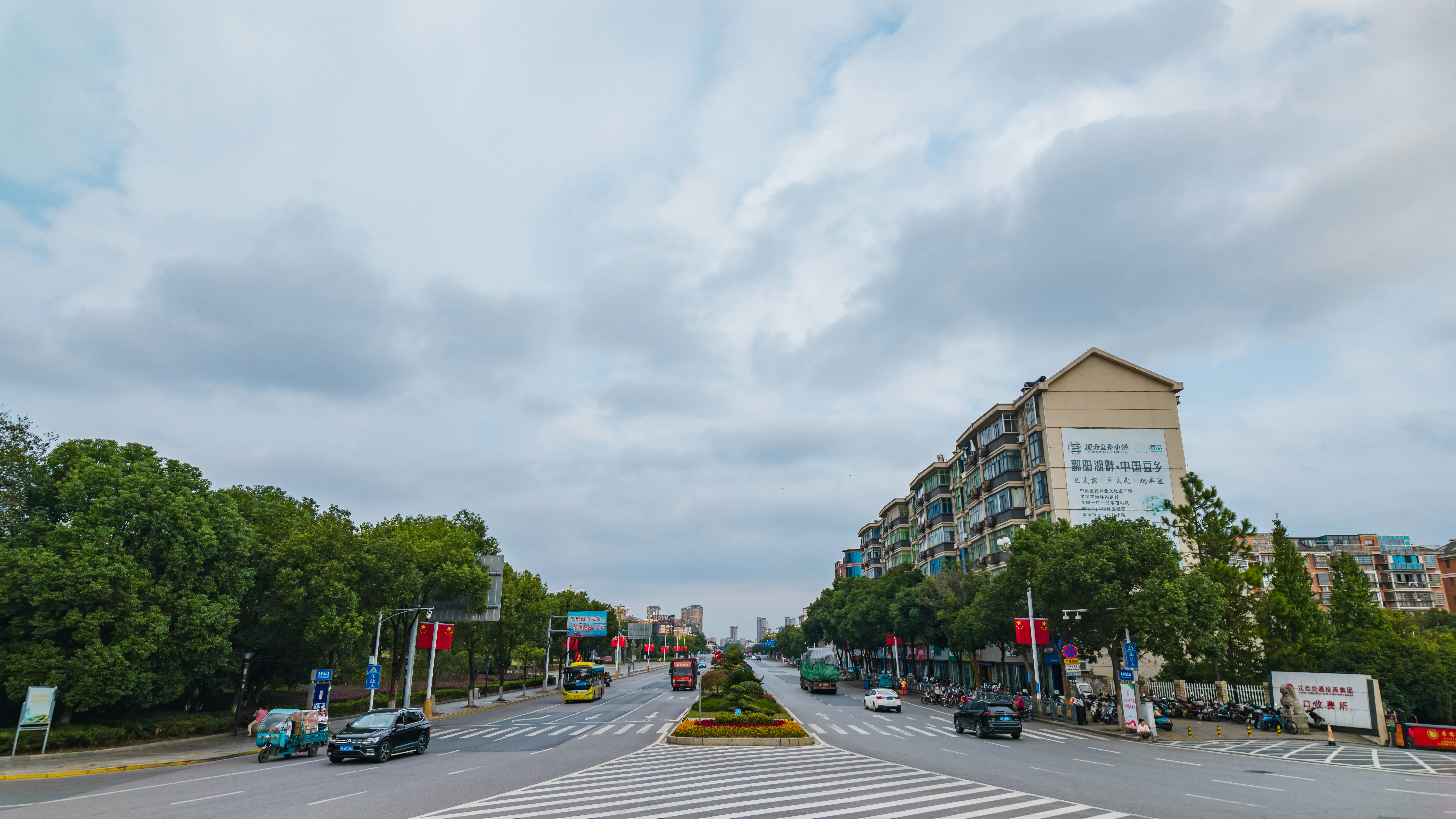 A Distant Boulevard: Centerline of City Life