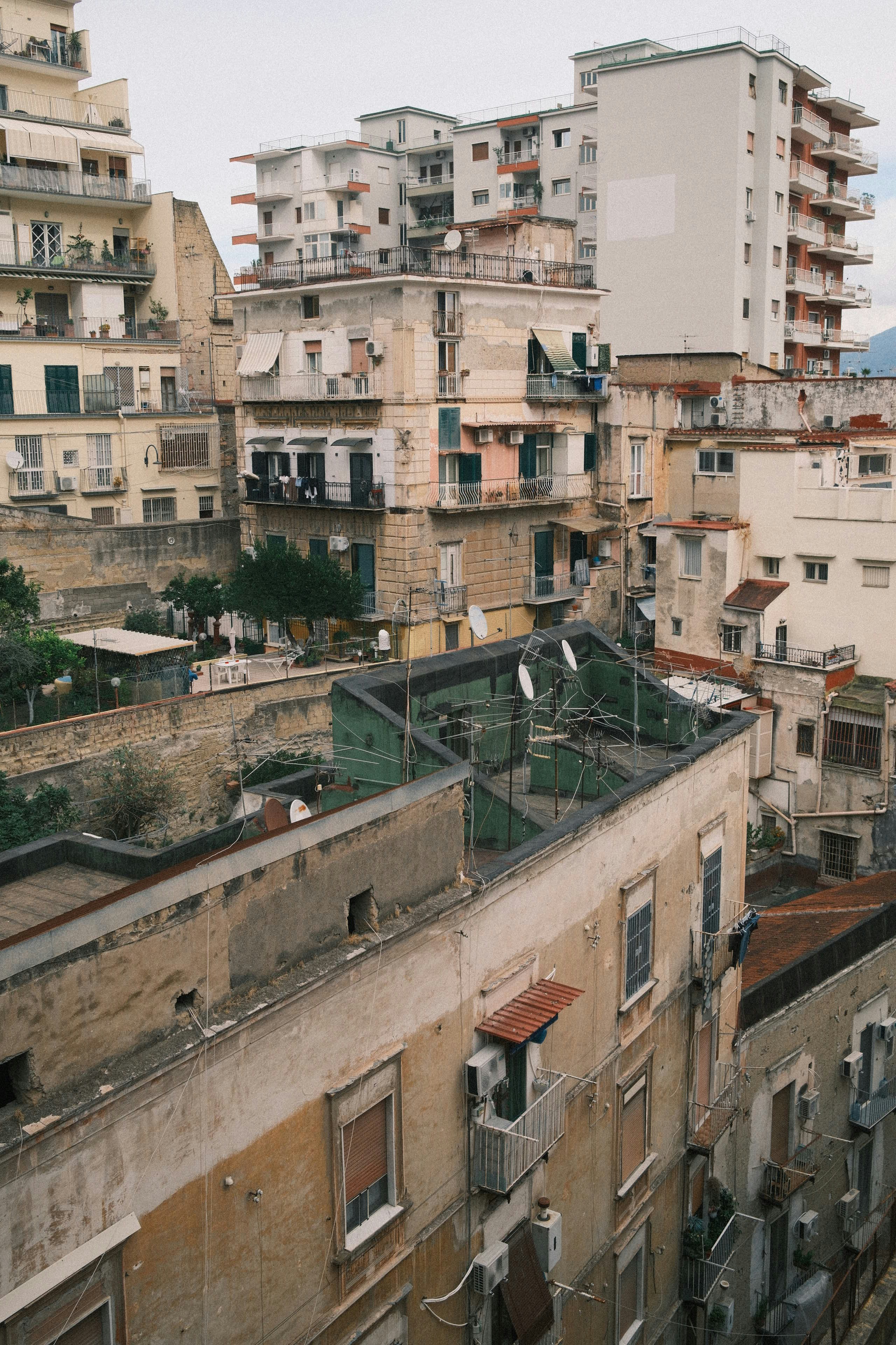 Urban Mosaic: Terraced Rooftops Between Concrete Hedges