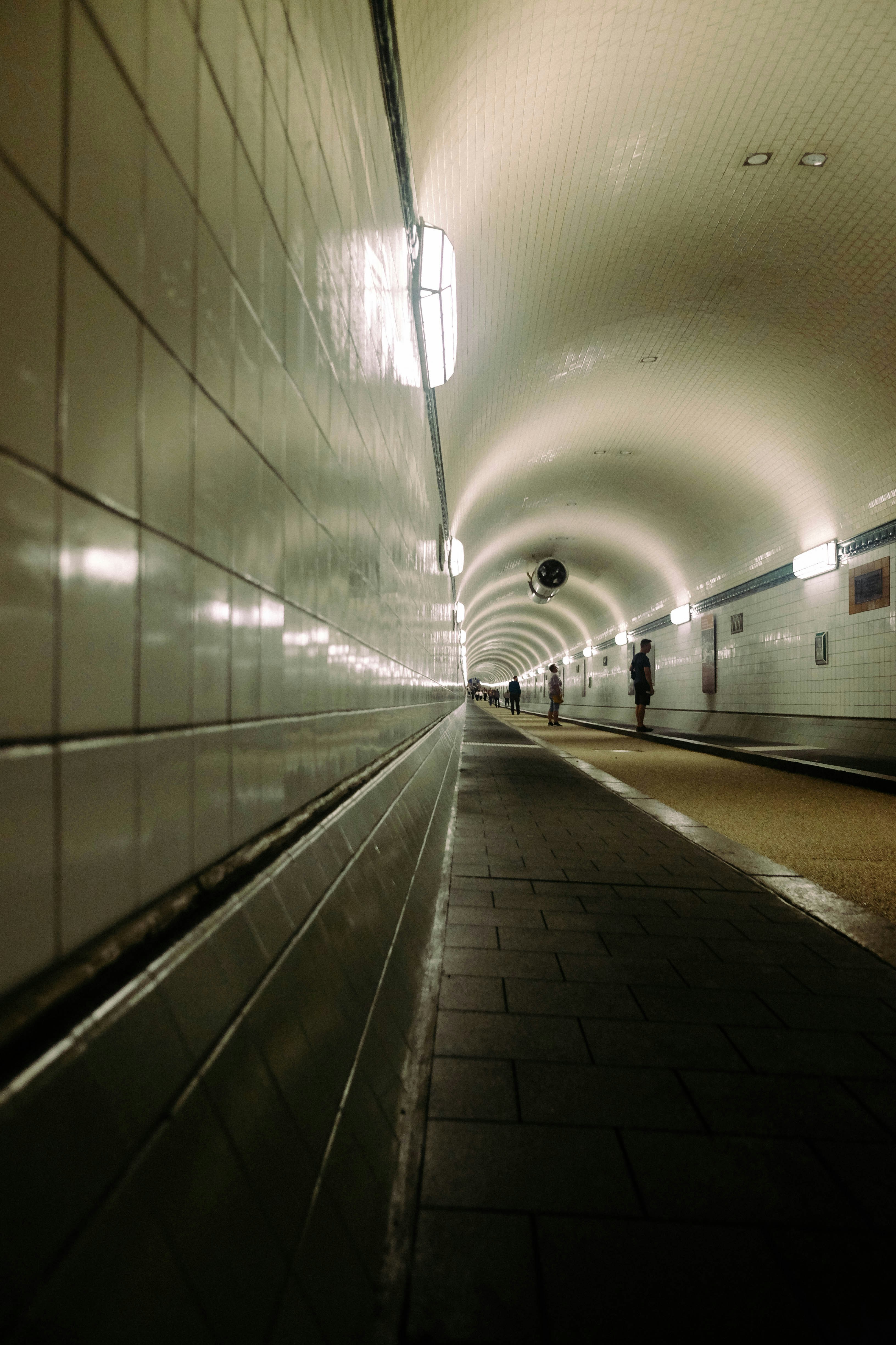 Echoes in the Subway Tunnel: A Lone Stroll Through Curved Light