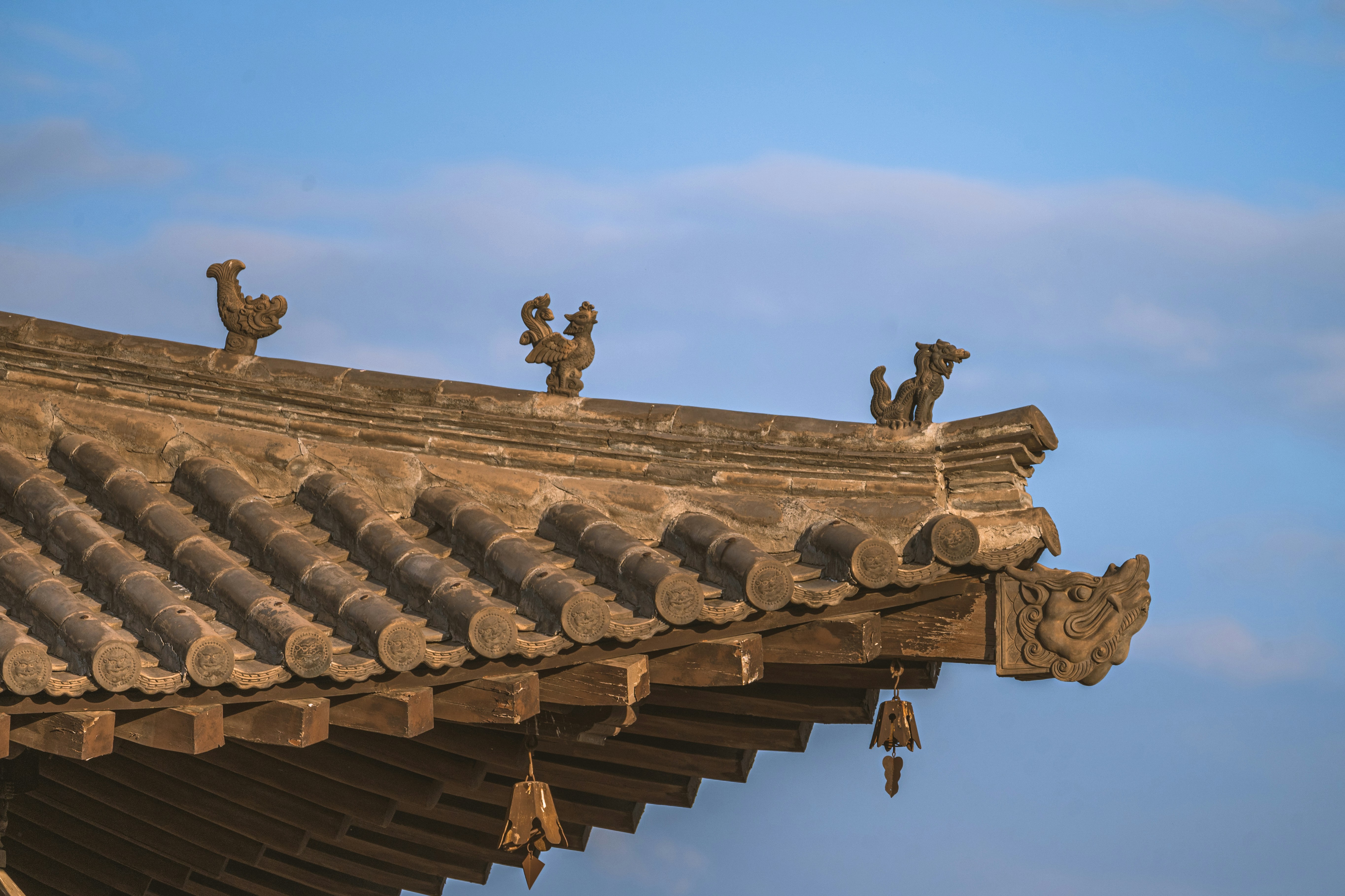 Stone Griffins Uphold the Sky: A Rooftop Carved in Clay and Time