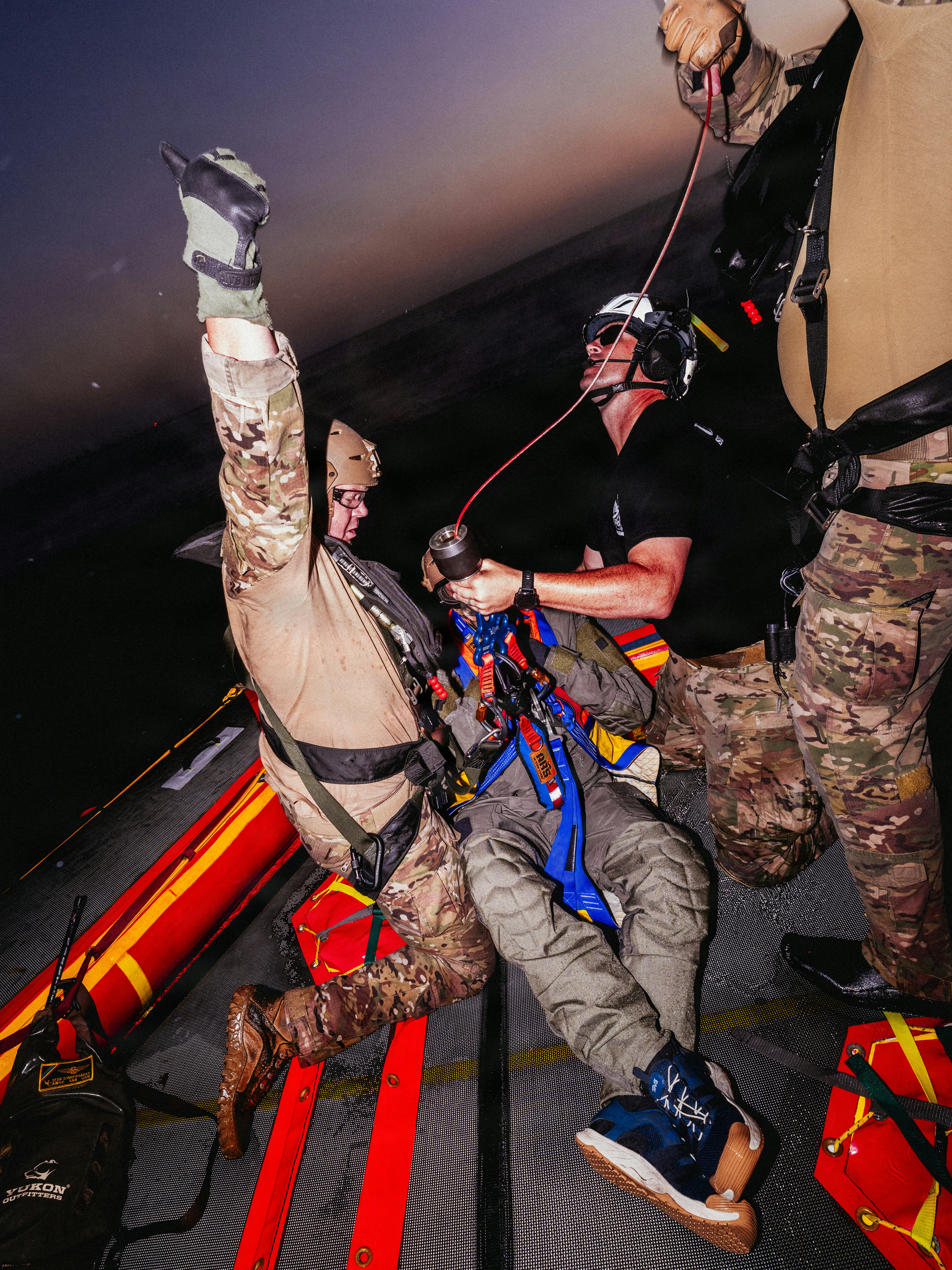 Rappel-Rescue: A Night Descent Inside a Response Vessel