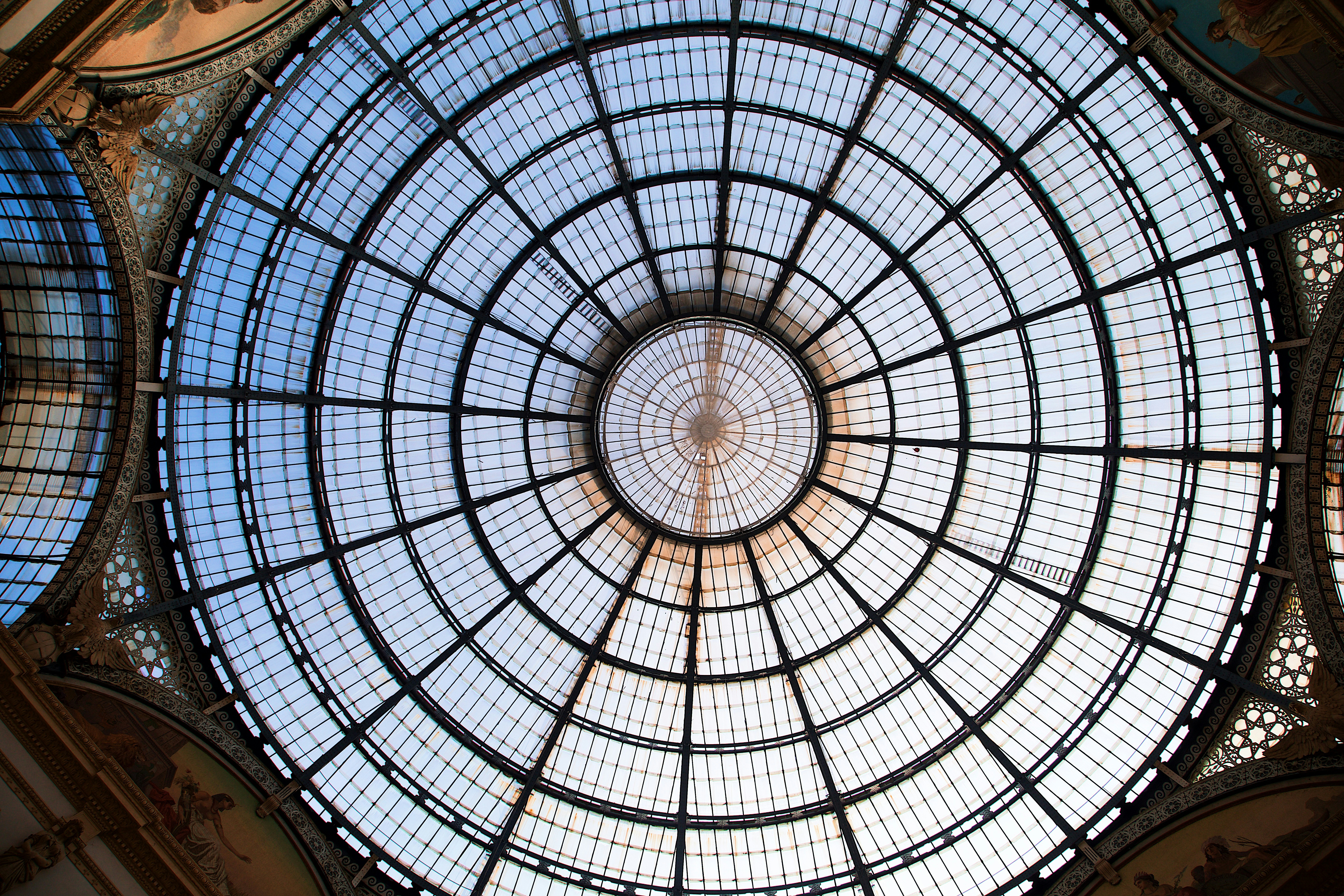 Circular Glass Ceiling: A Symmetrical Dome of Light
