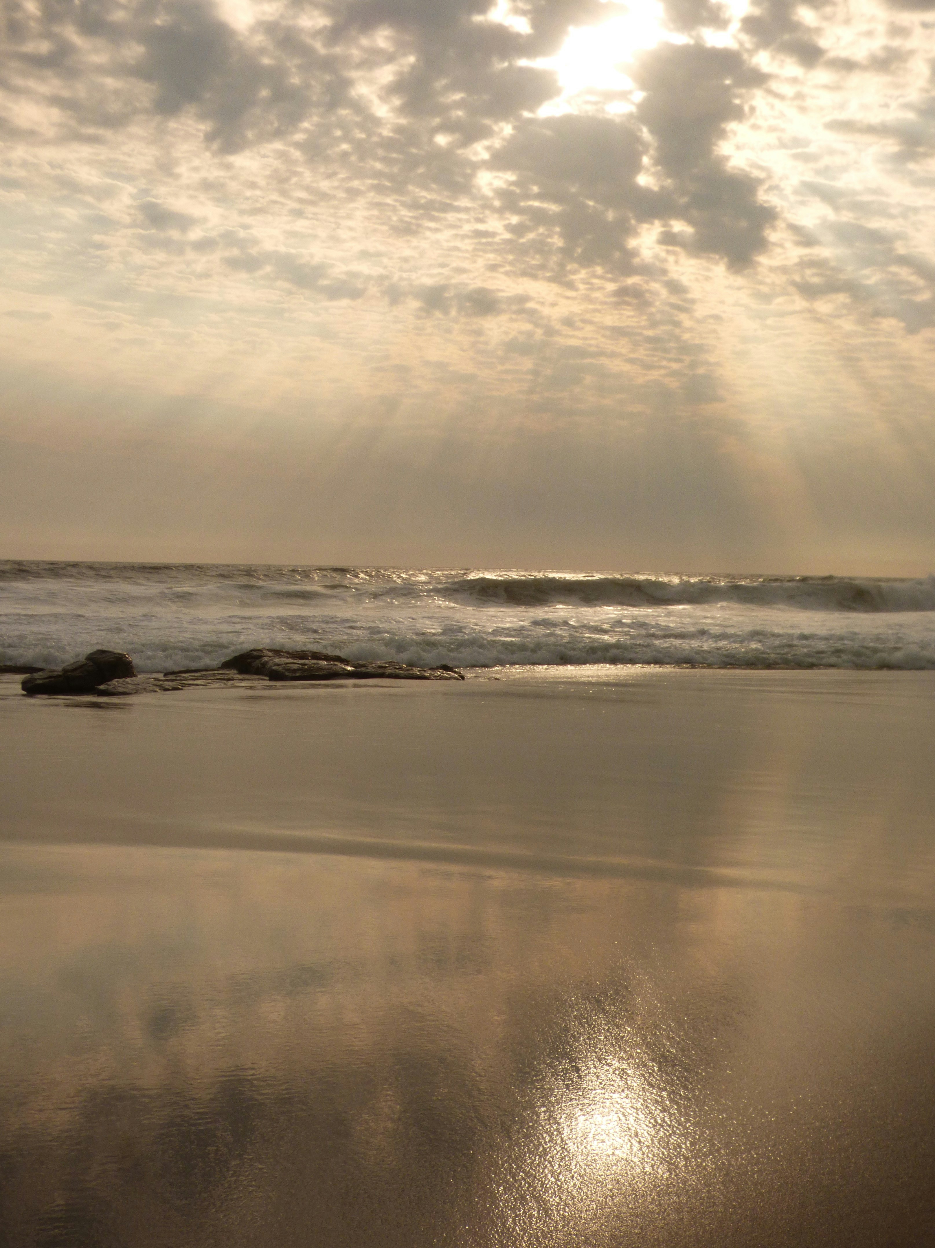 Sunbeam Orchestra: Quiet Waves under a Serene Sky