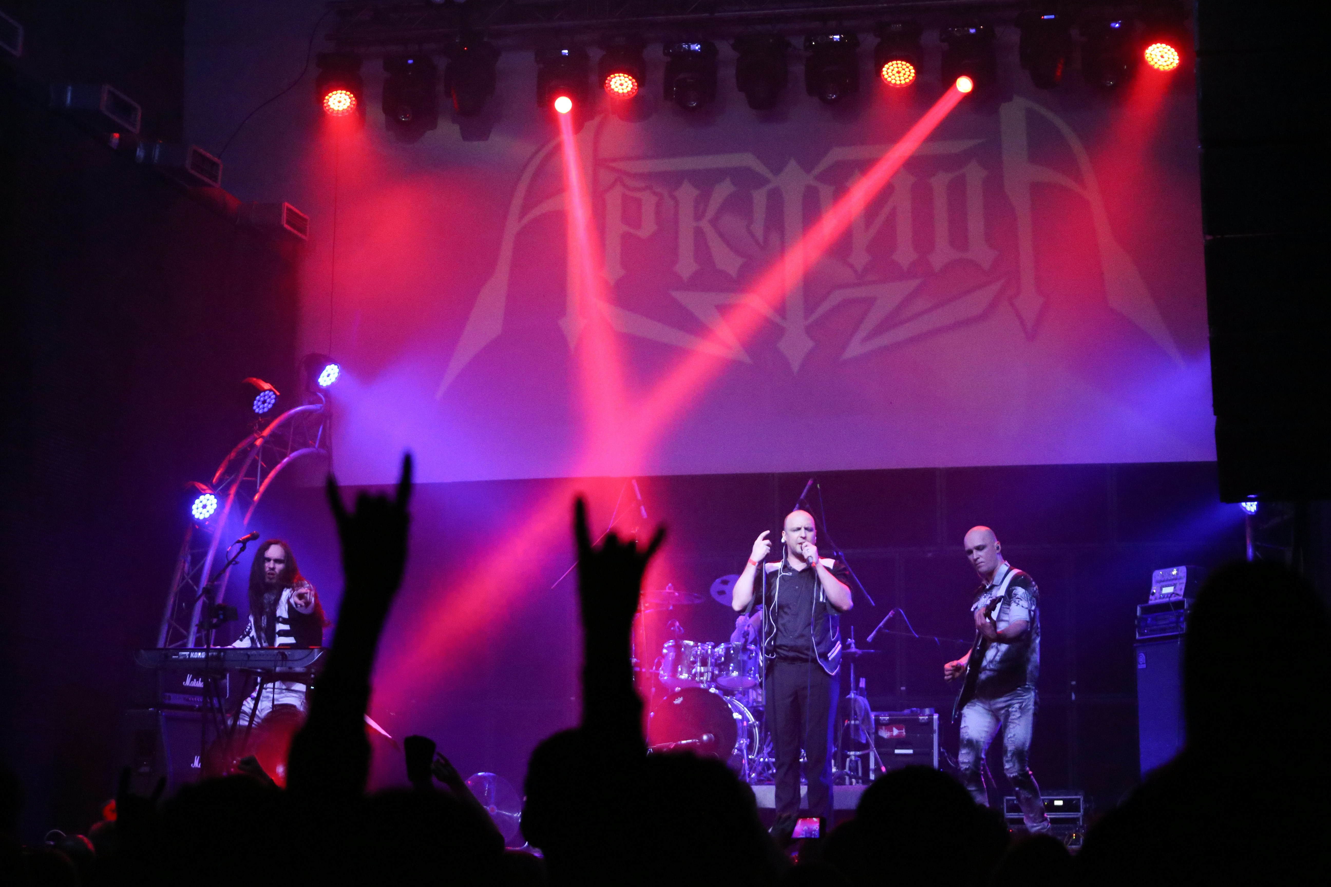 Midnight Riot on Stage: A Blazing Metal Vibe