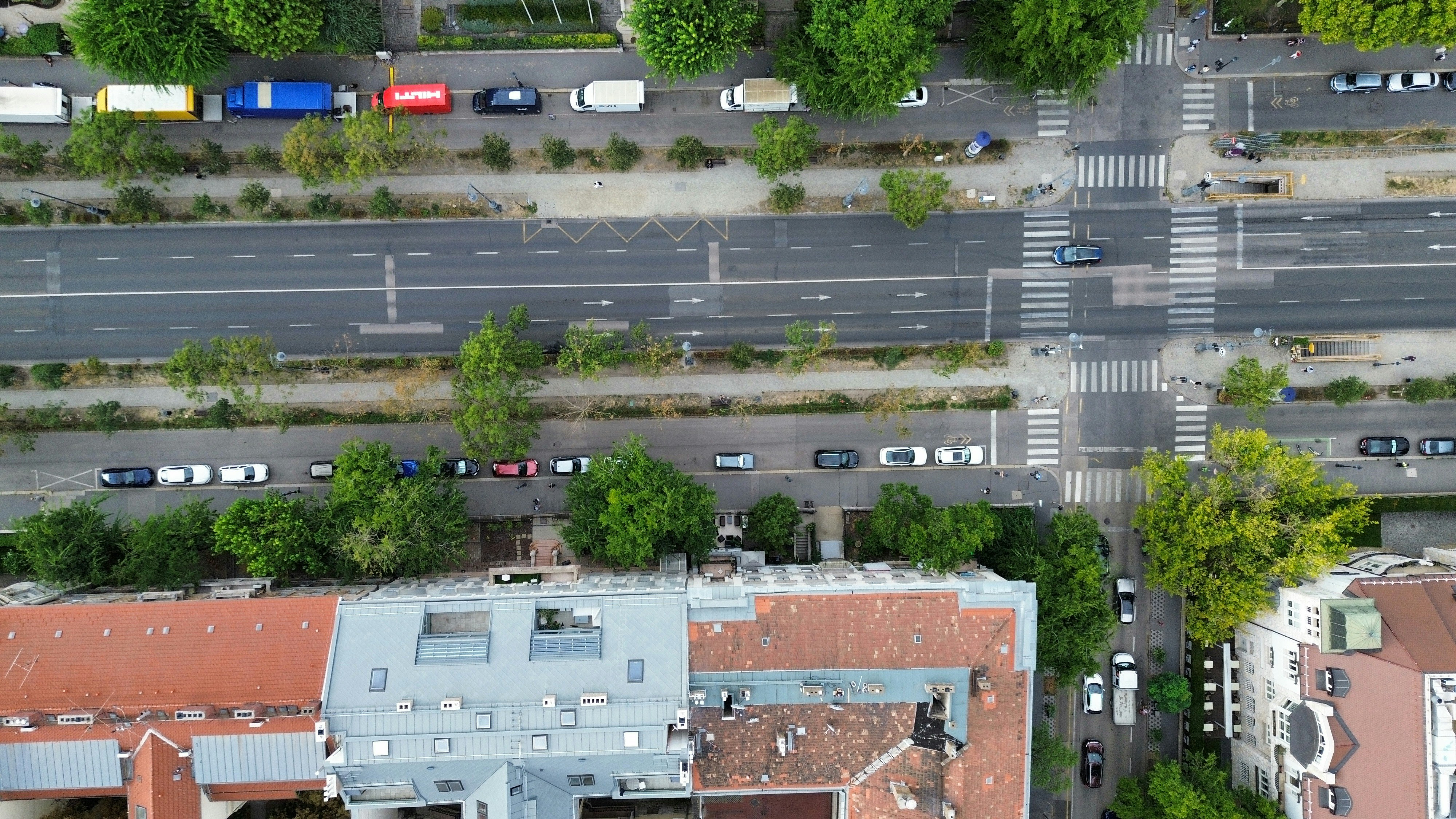 Aerial Crossing: Urban Grid Converges at the Block Junction