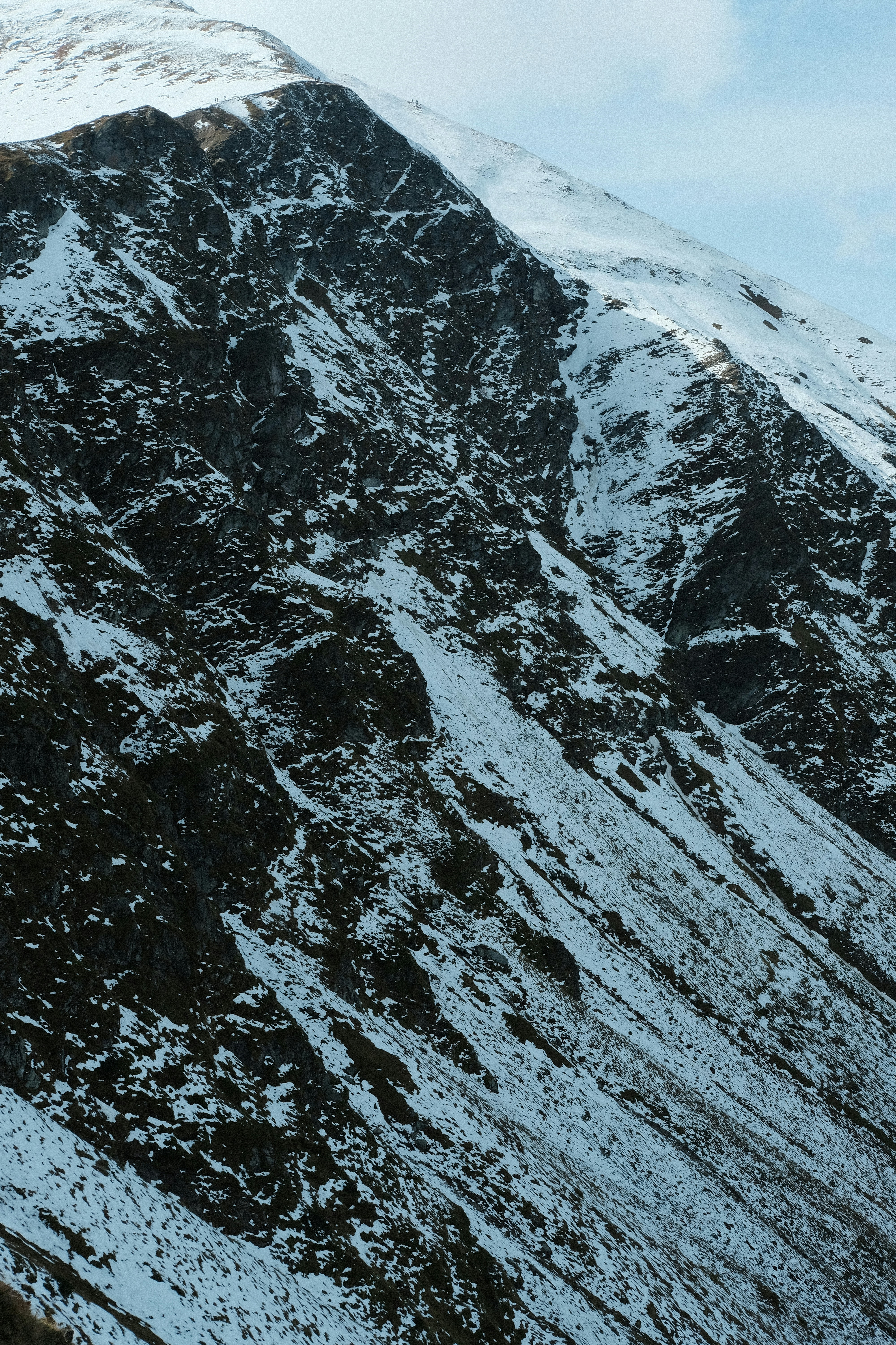 Snowbound Facets: A Steep Snow-Covered Ridge Captured in Cold Light