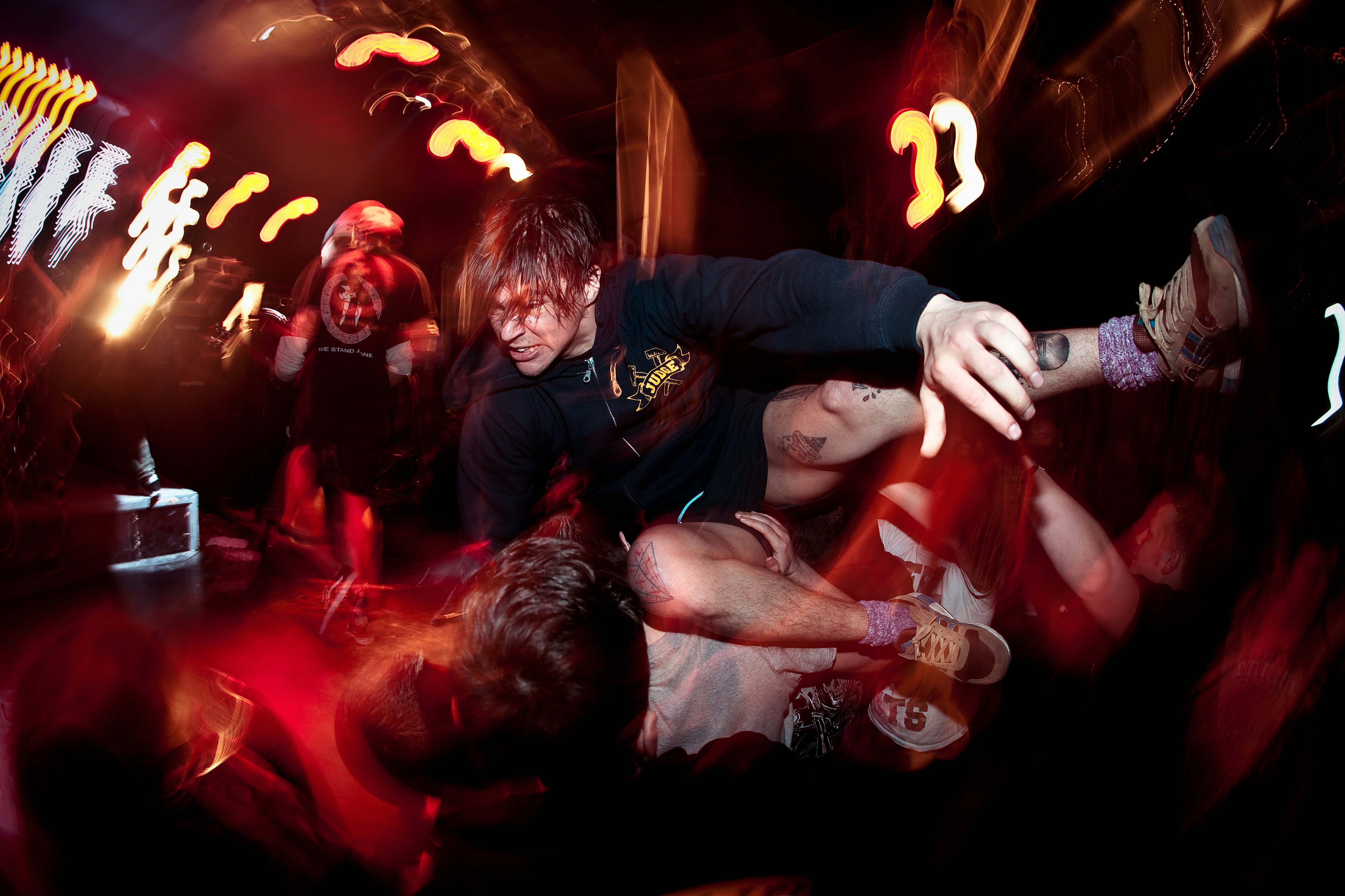 Flyer in a Frenzied Crowd: A Moment of Rough Surfacing on Stage