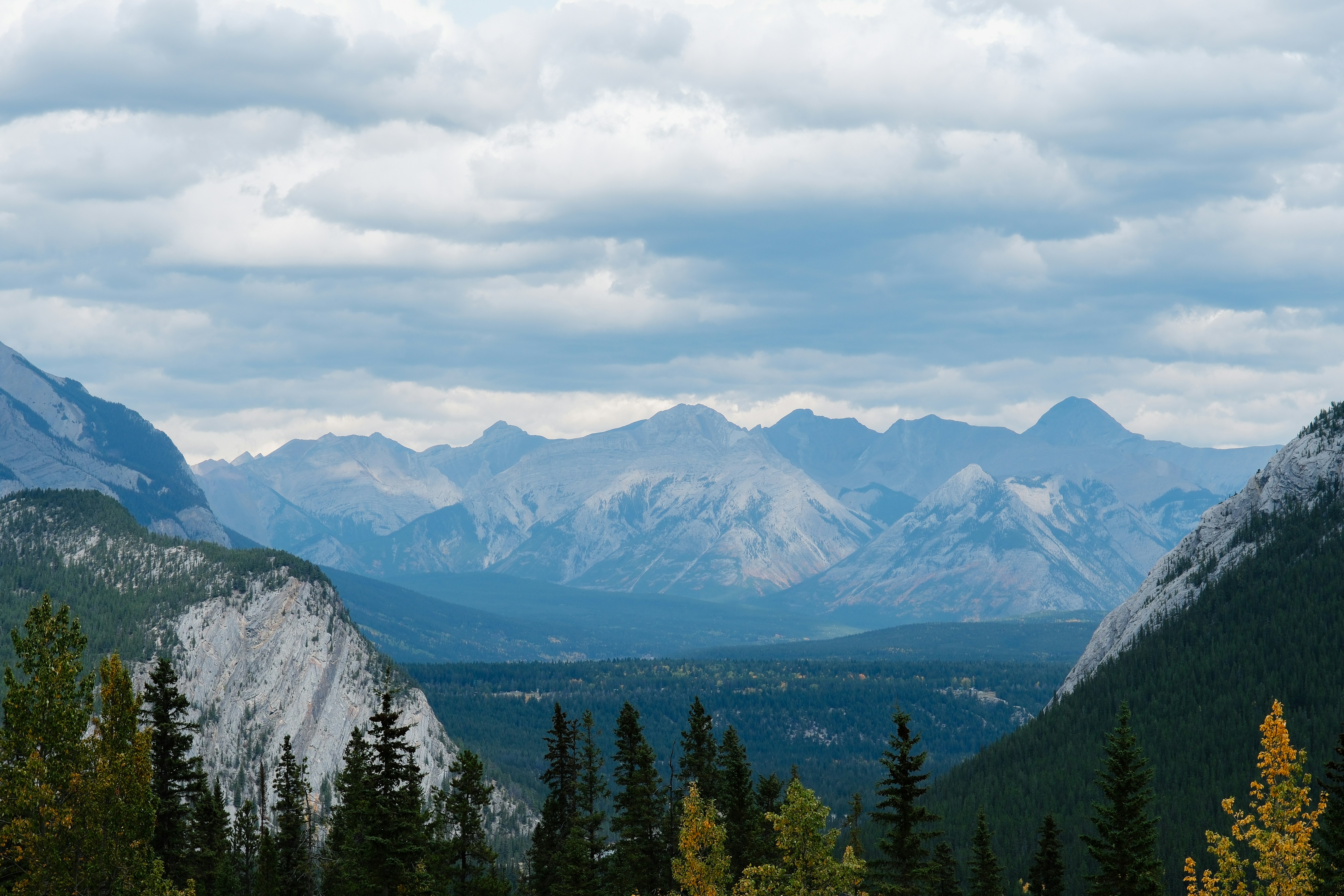 Valley Echoes: Mountain Range Morning Dawn