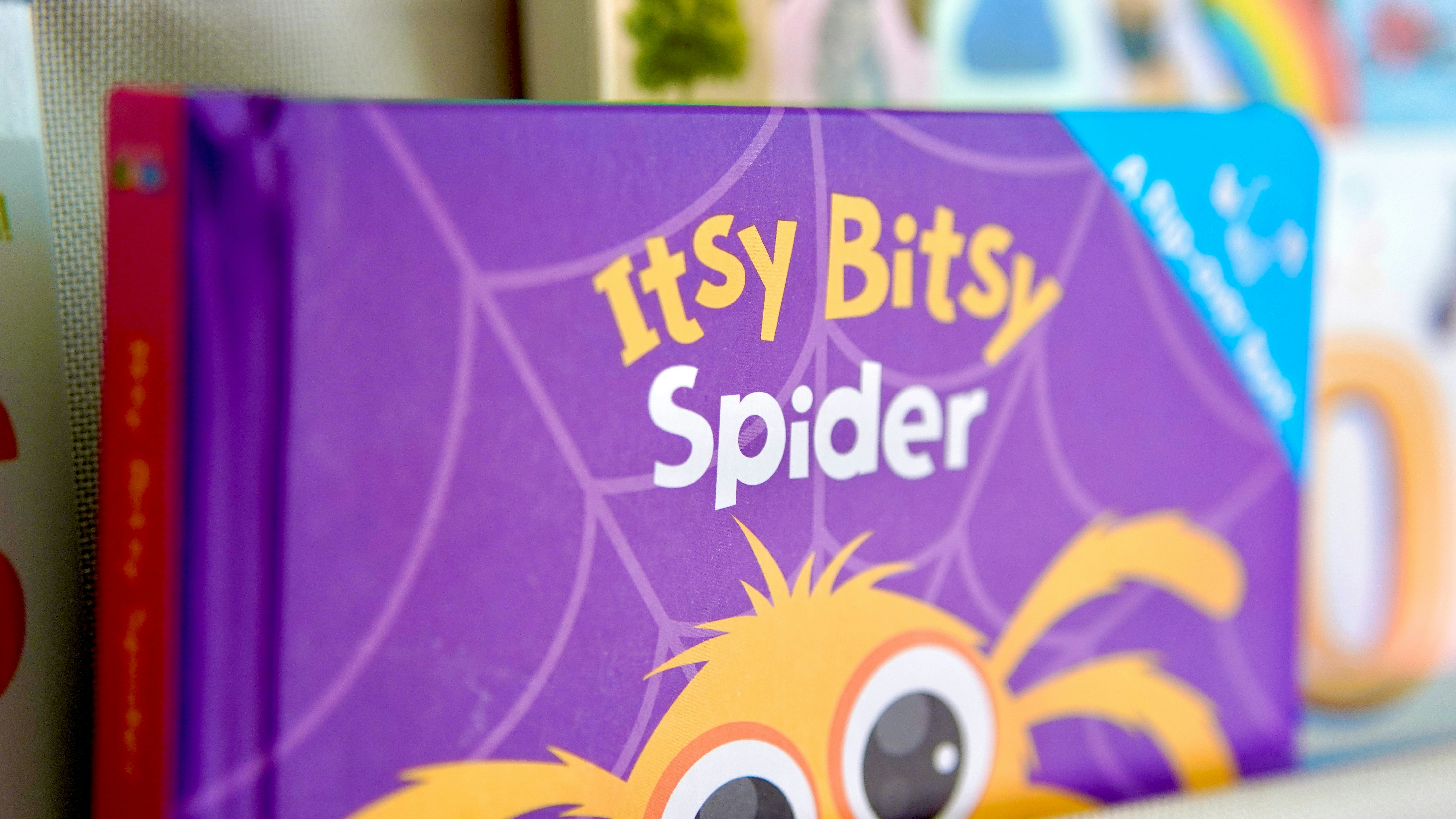 Itsy Bitsy Spider: A Spooky Purple Spider-Logo Book Cover