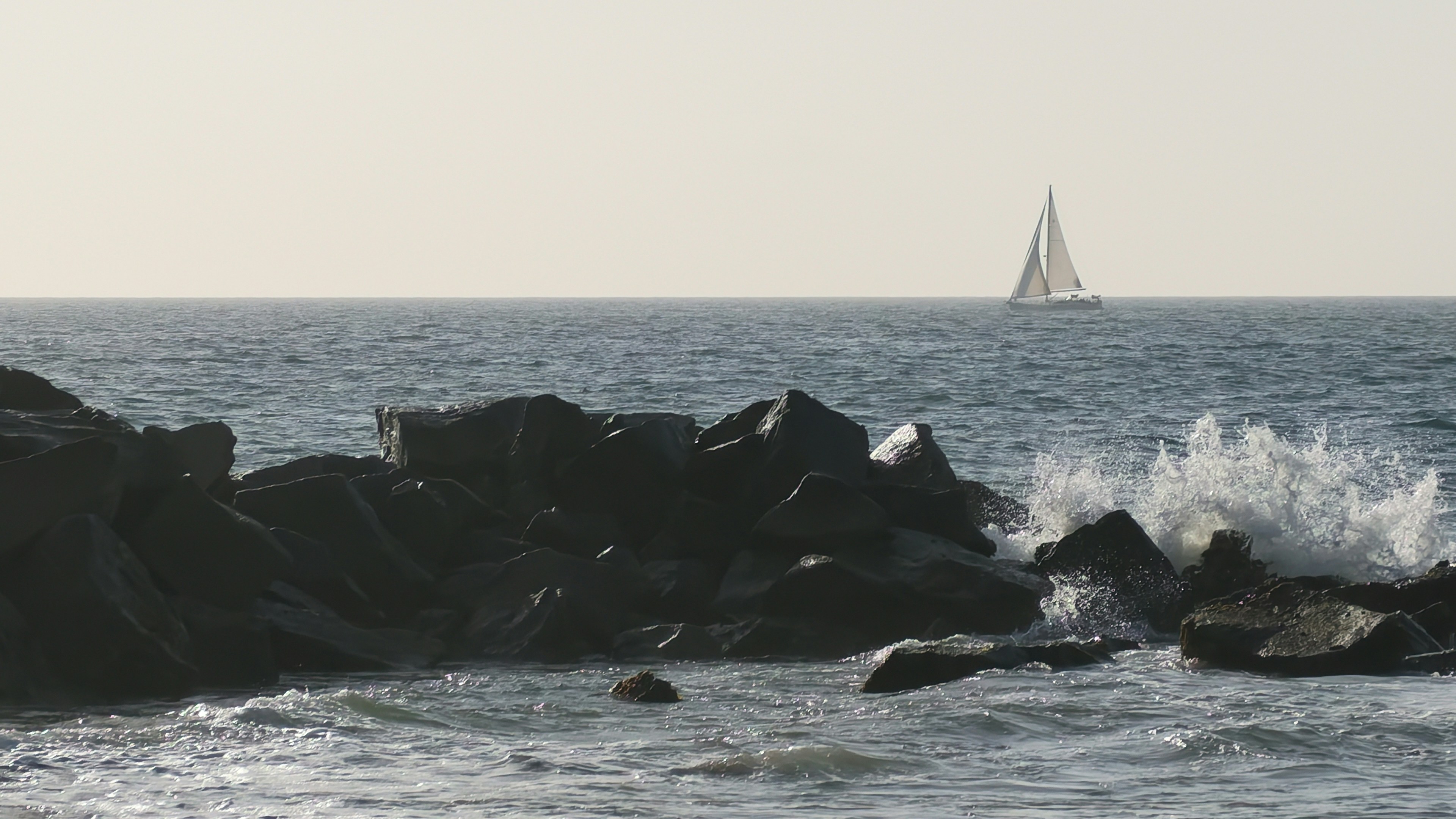 Sail on the Horizon: A Quiet Meeting of Sea and Sky