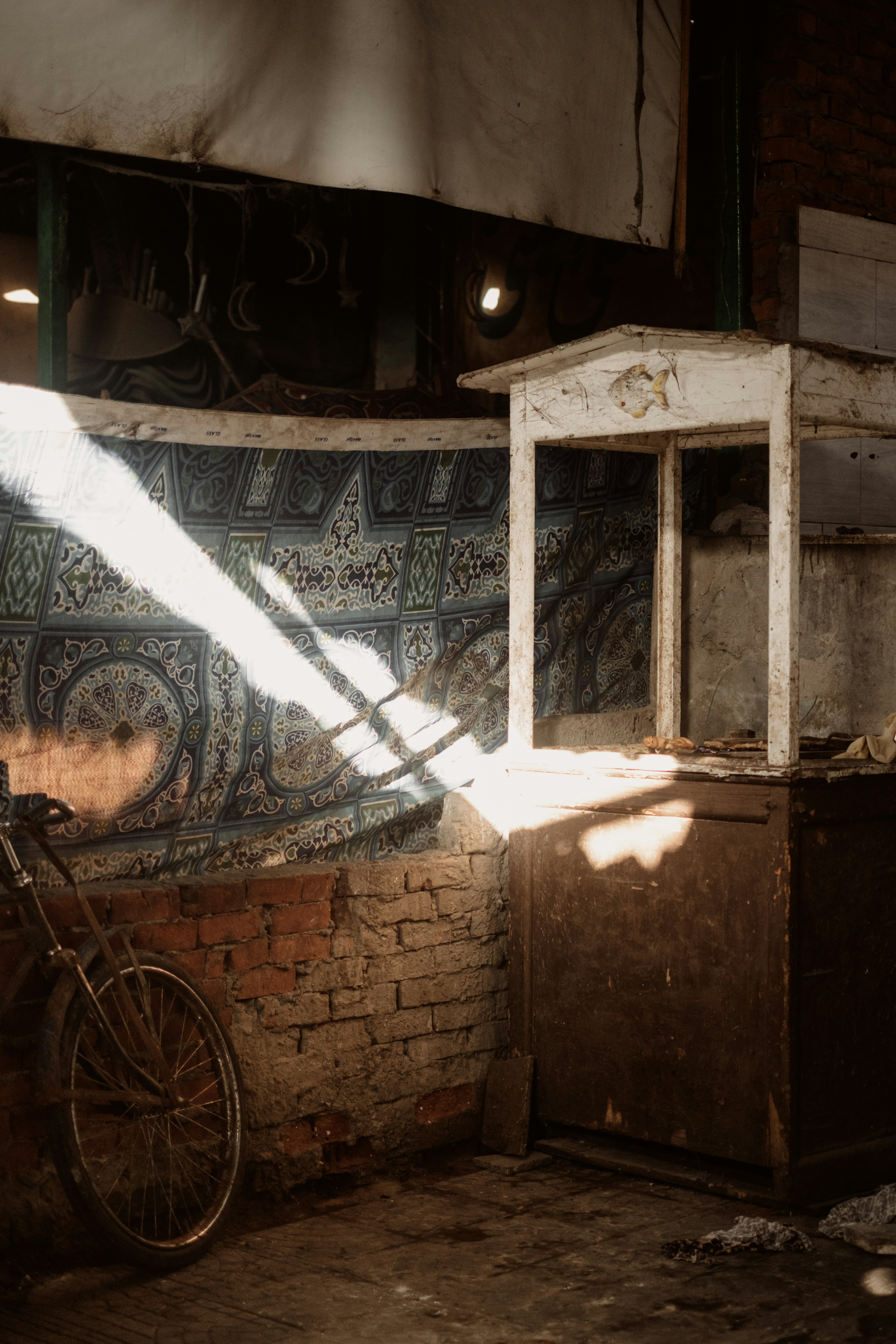 Sunlit Narrow Alleyway: A Glint of Light on Brick and Tile