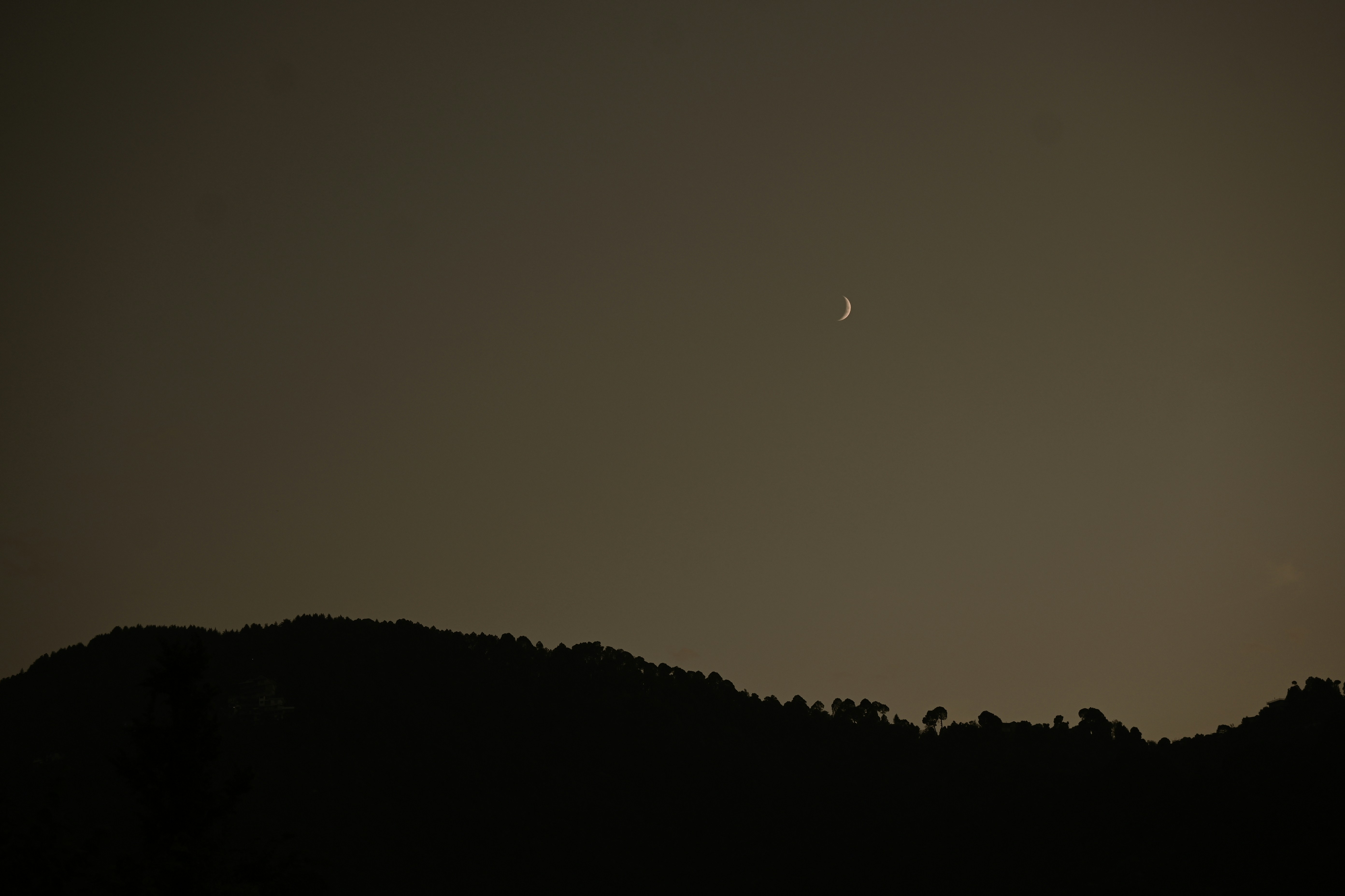 Crescent over the Quiet Horizon