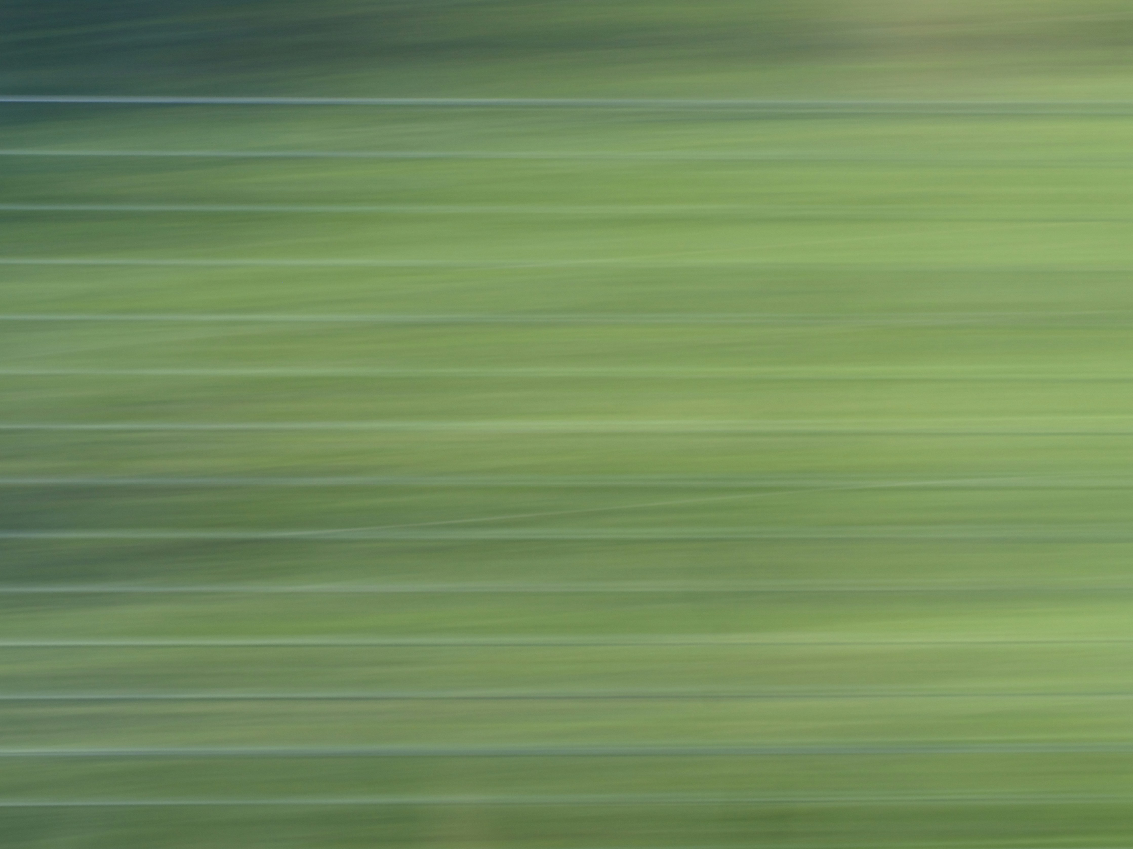 Blurred Green Wake: Long Exposure of a Moving Field
