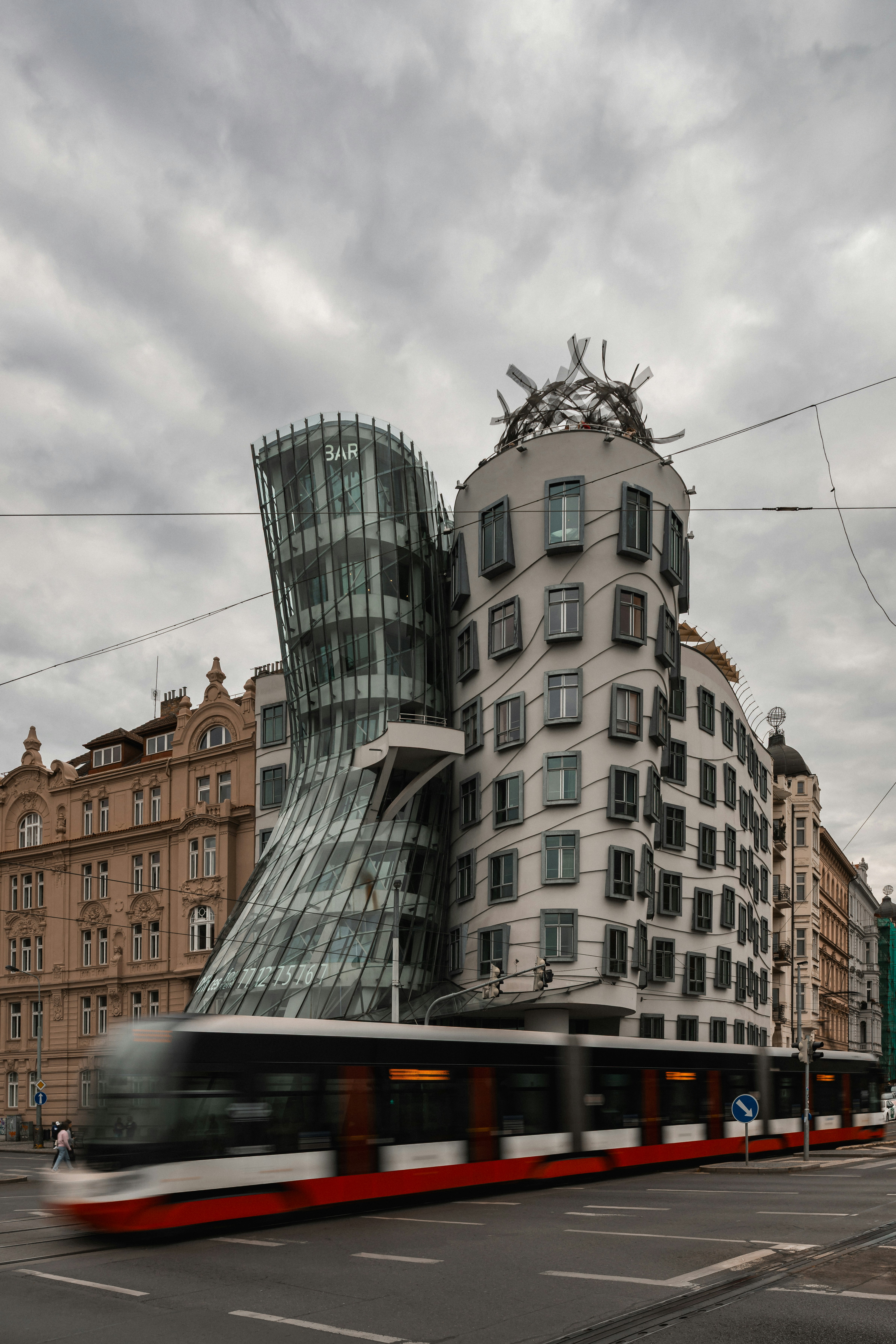 Dancing Curtain of Architecture: The Twist at a City Corner