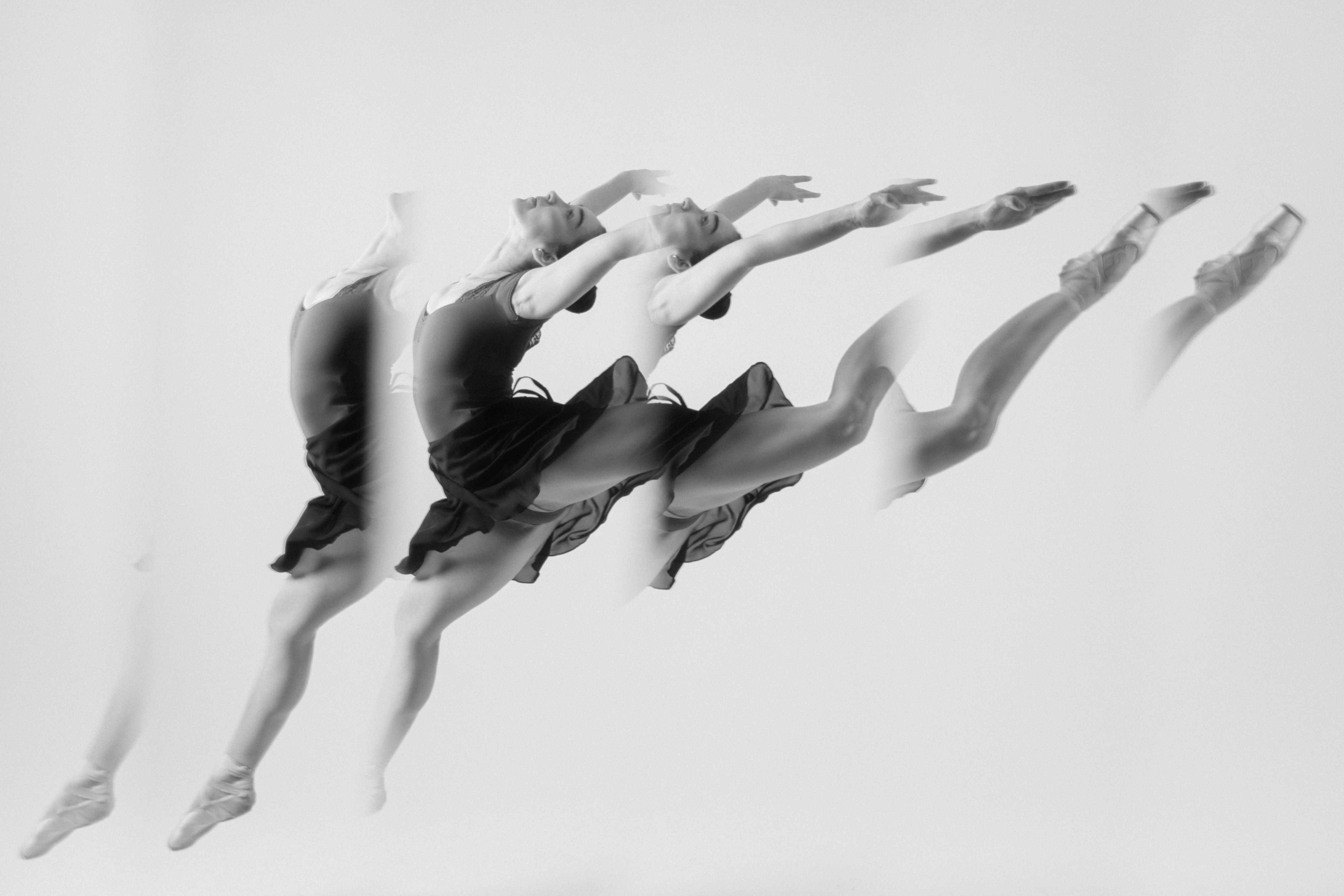 Echoes in Motion: A Ballet of Ghostly Repeats