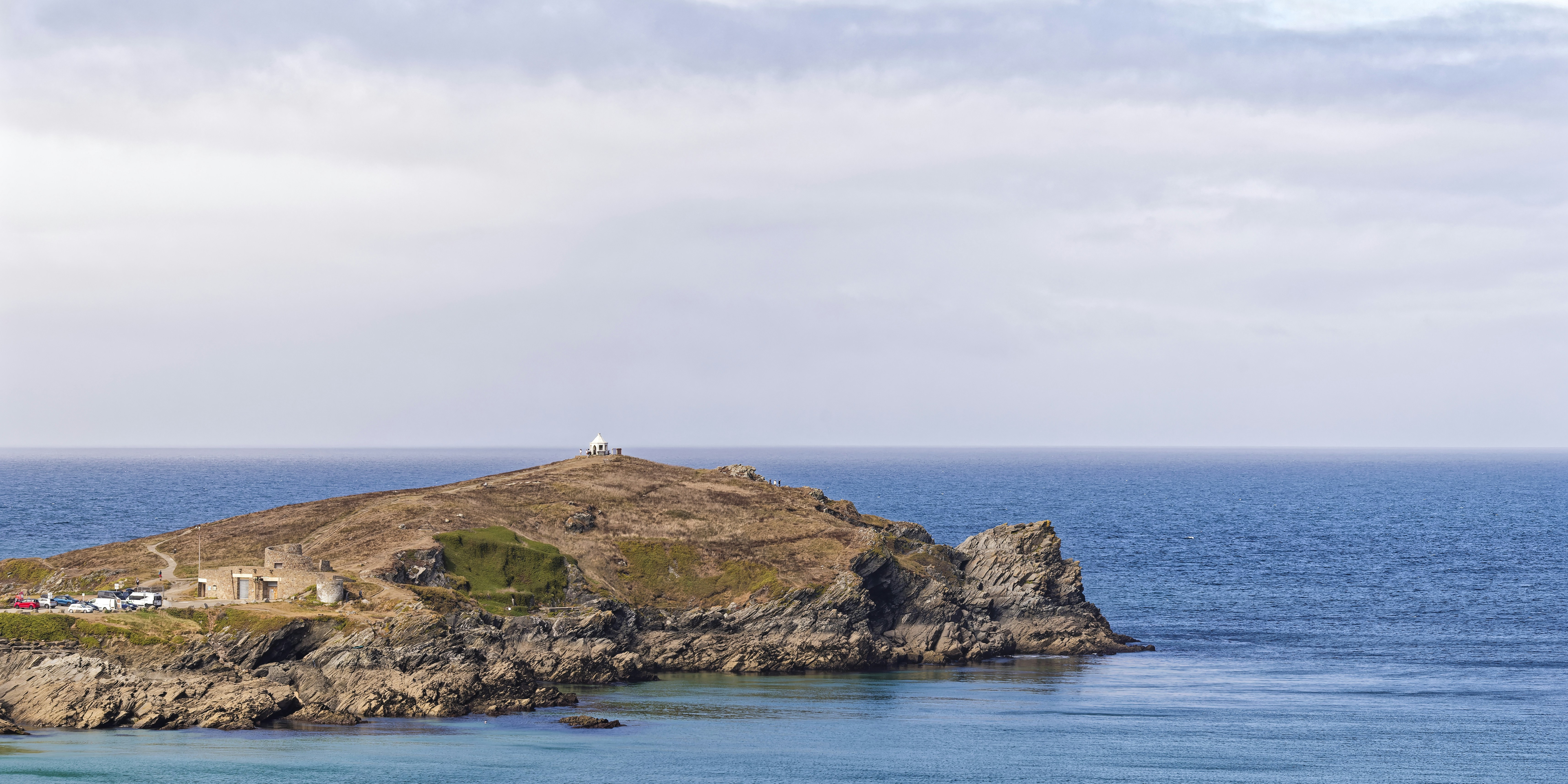 Lighthouse Crest: A Quiet Promontory Above the Sea