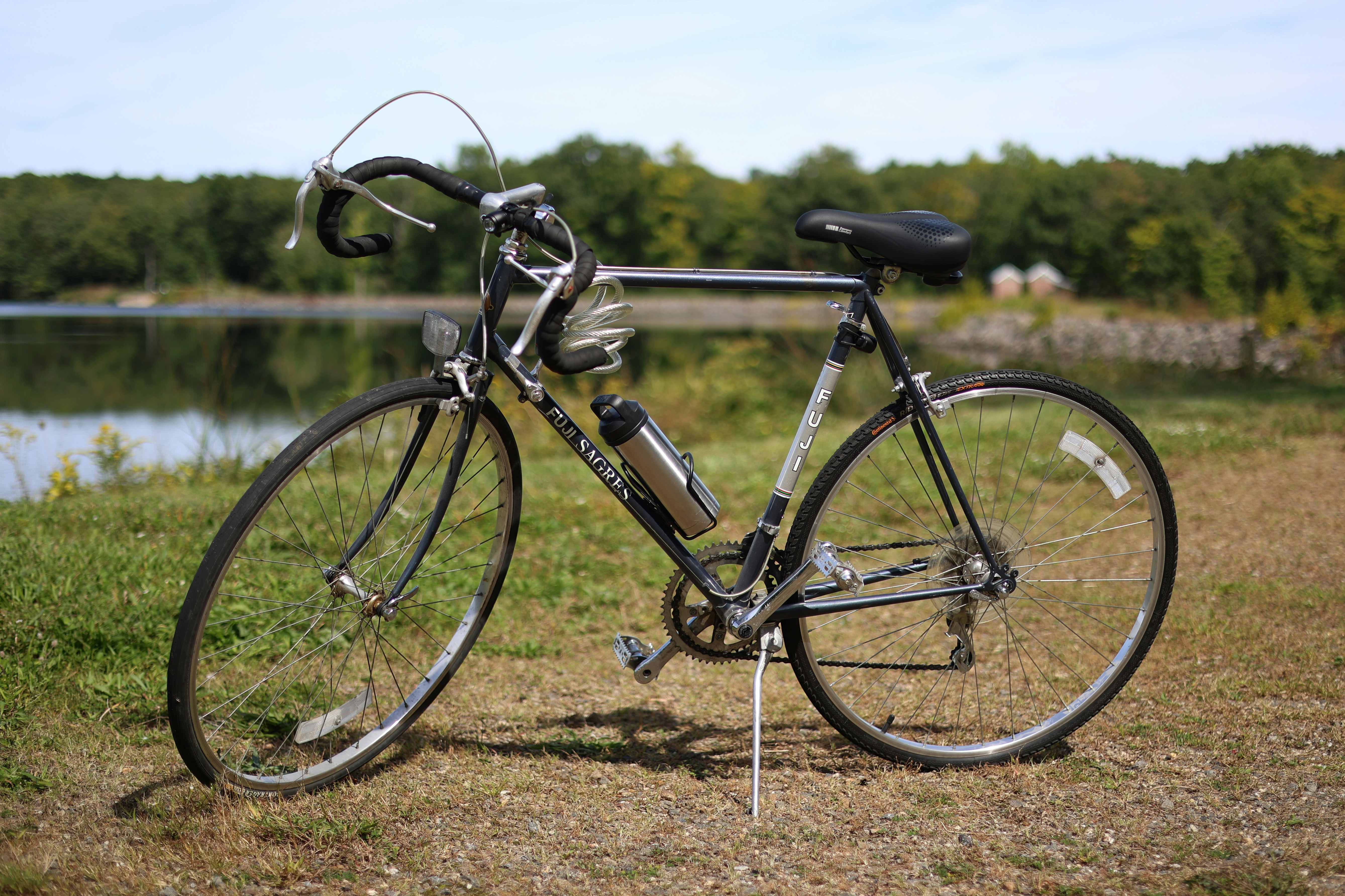 Backyard Cyclist: A Vintage Frame by the Lakeside