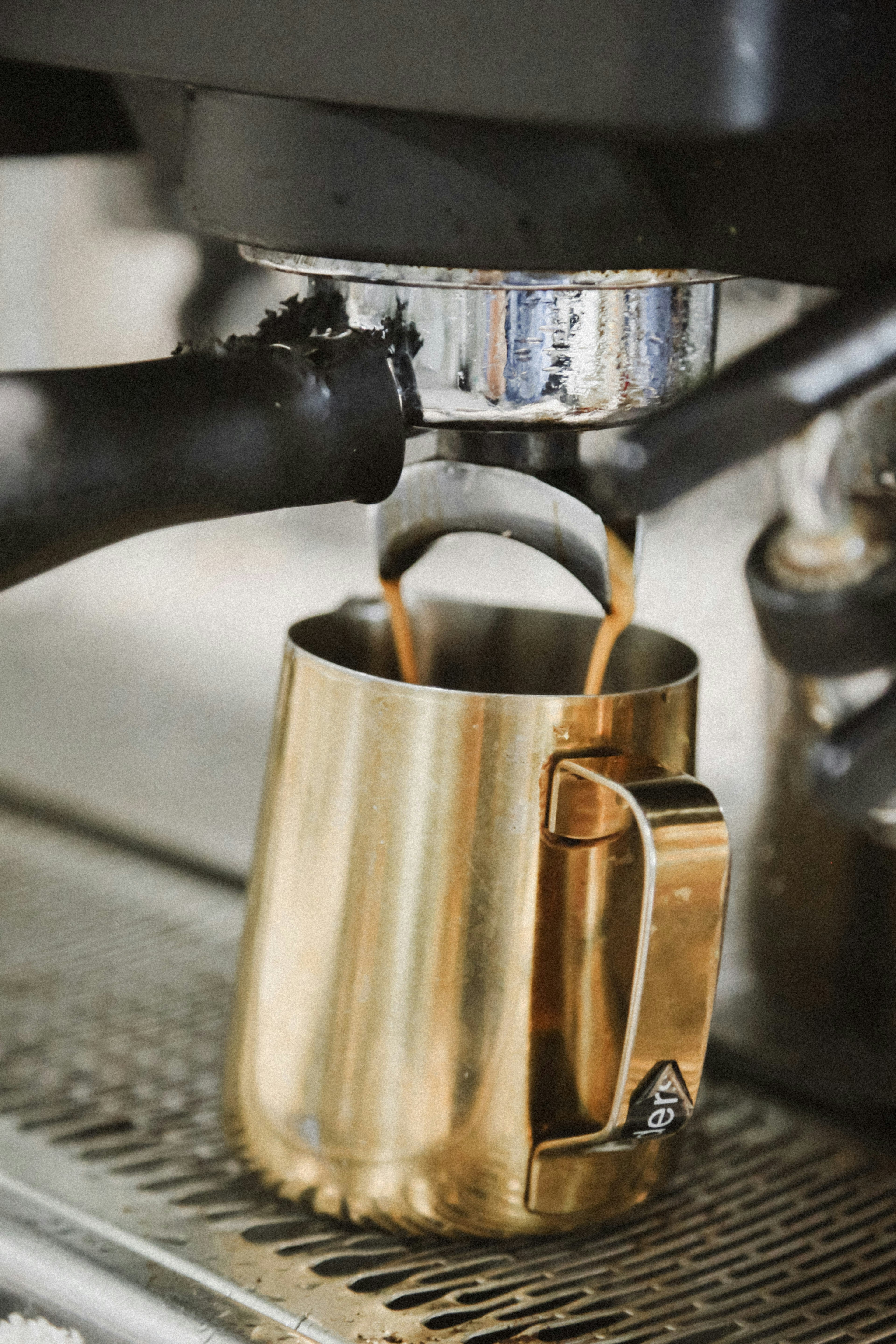 Shiny Copper espresso: a close‑up under the portafilter