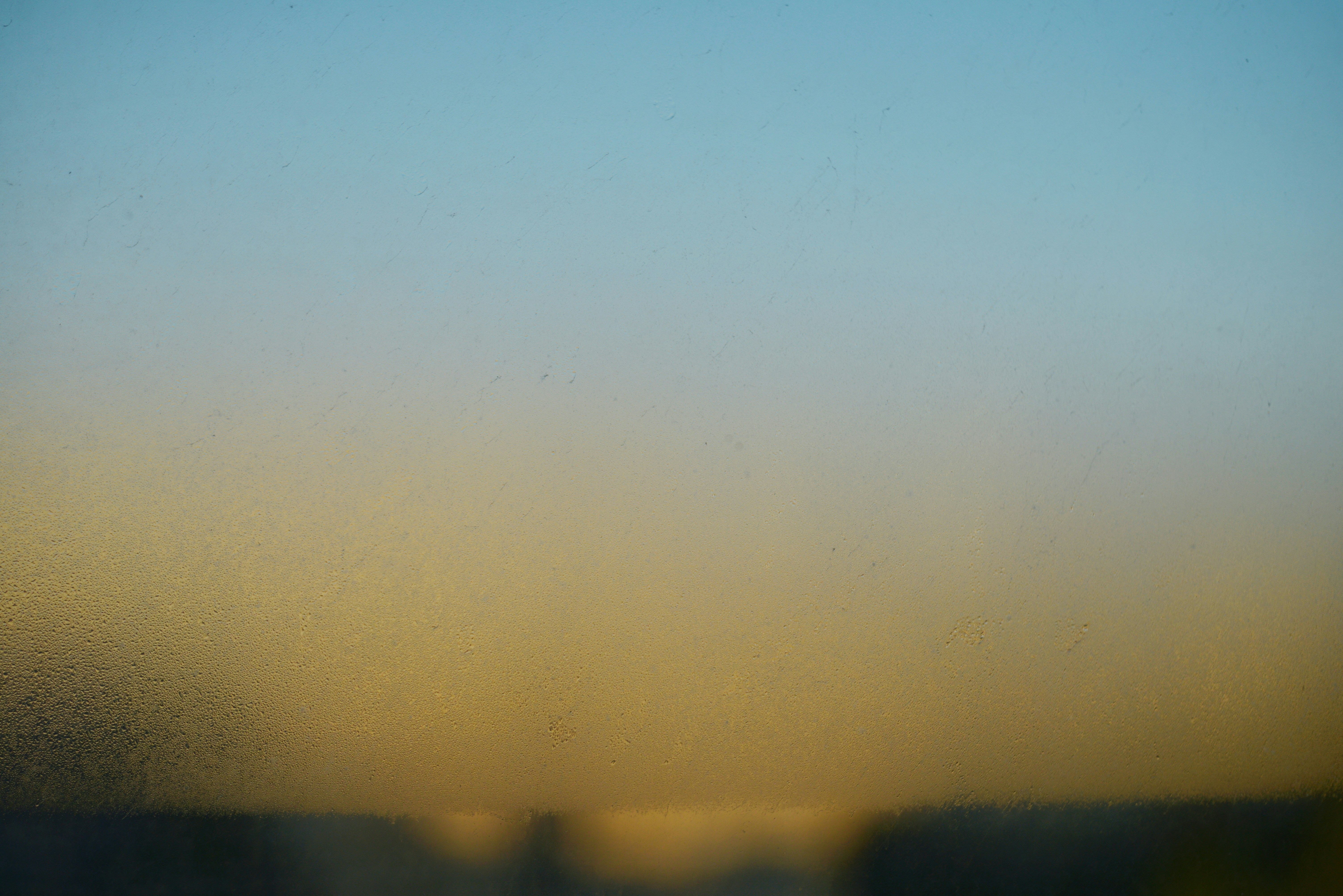 Horizons Between Fog and Sky