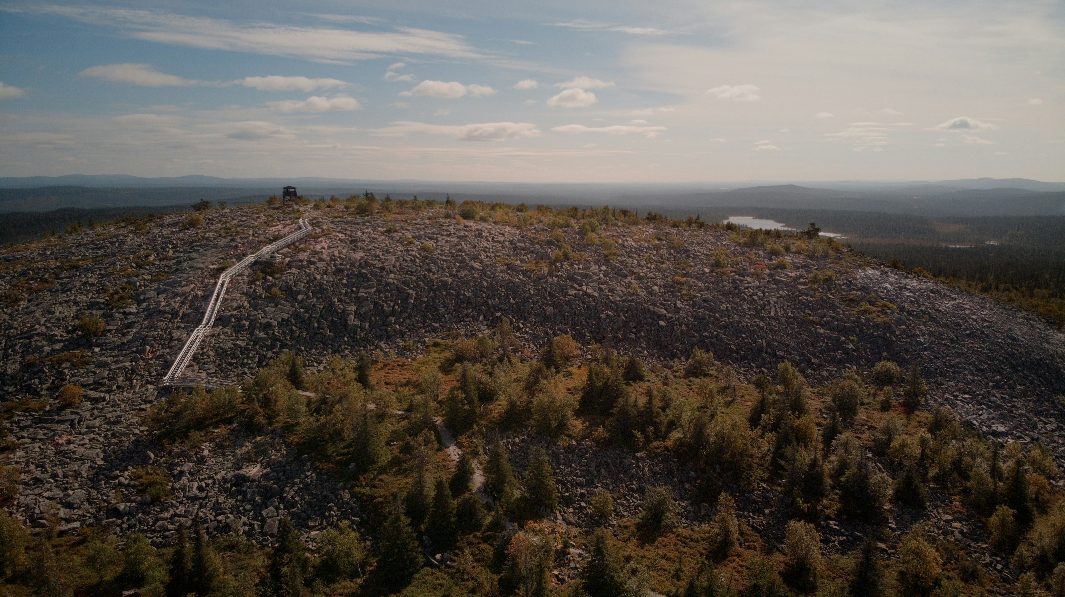 Horizon Gate: A Quiet Ridge to the World Beyond