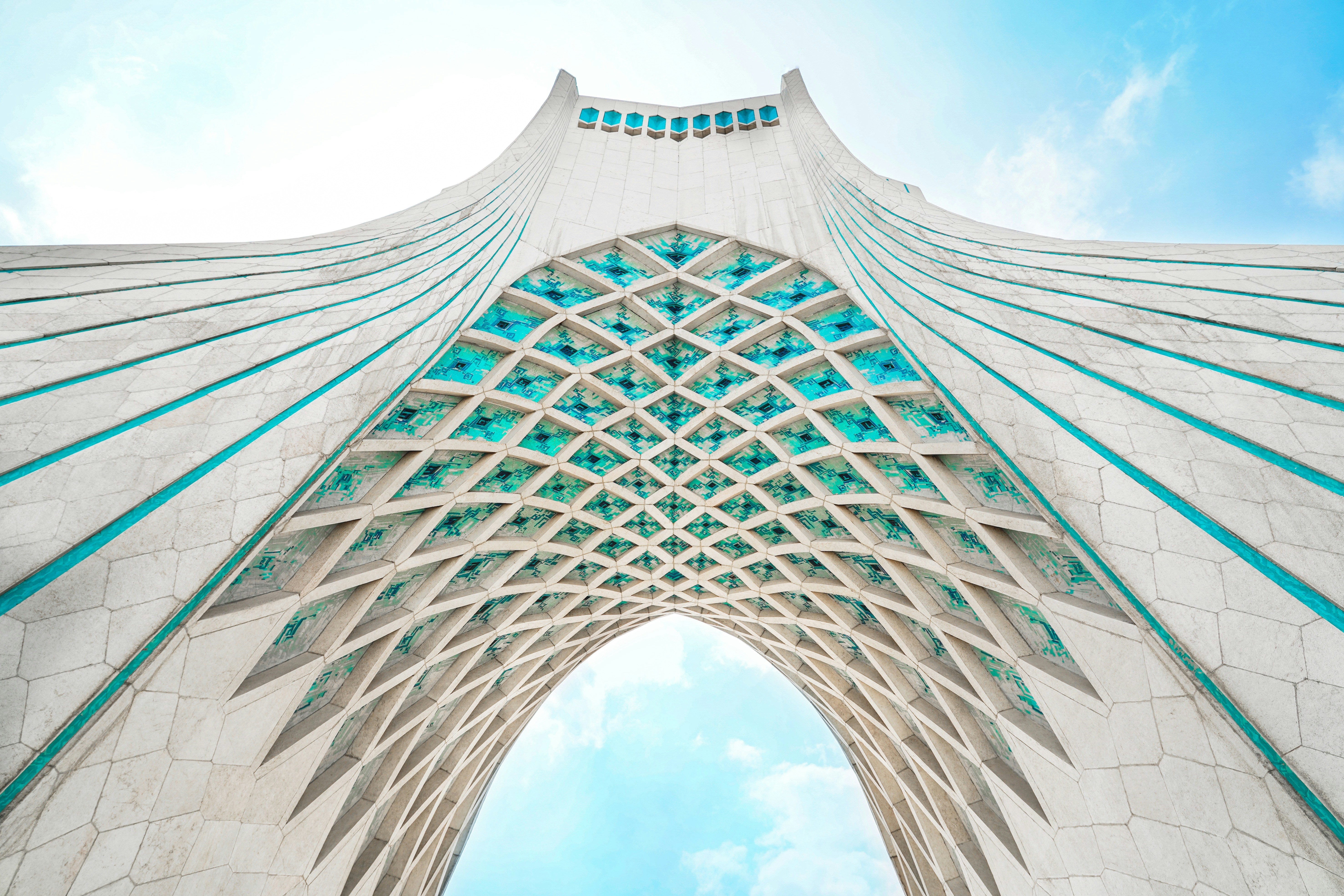 Rising Arch of Geometry: A Petal-Patterned Skyward Gateway