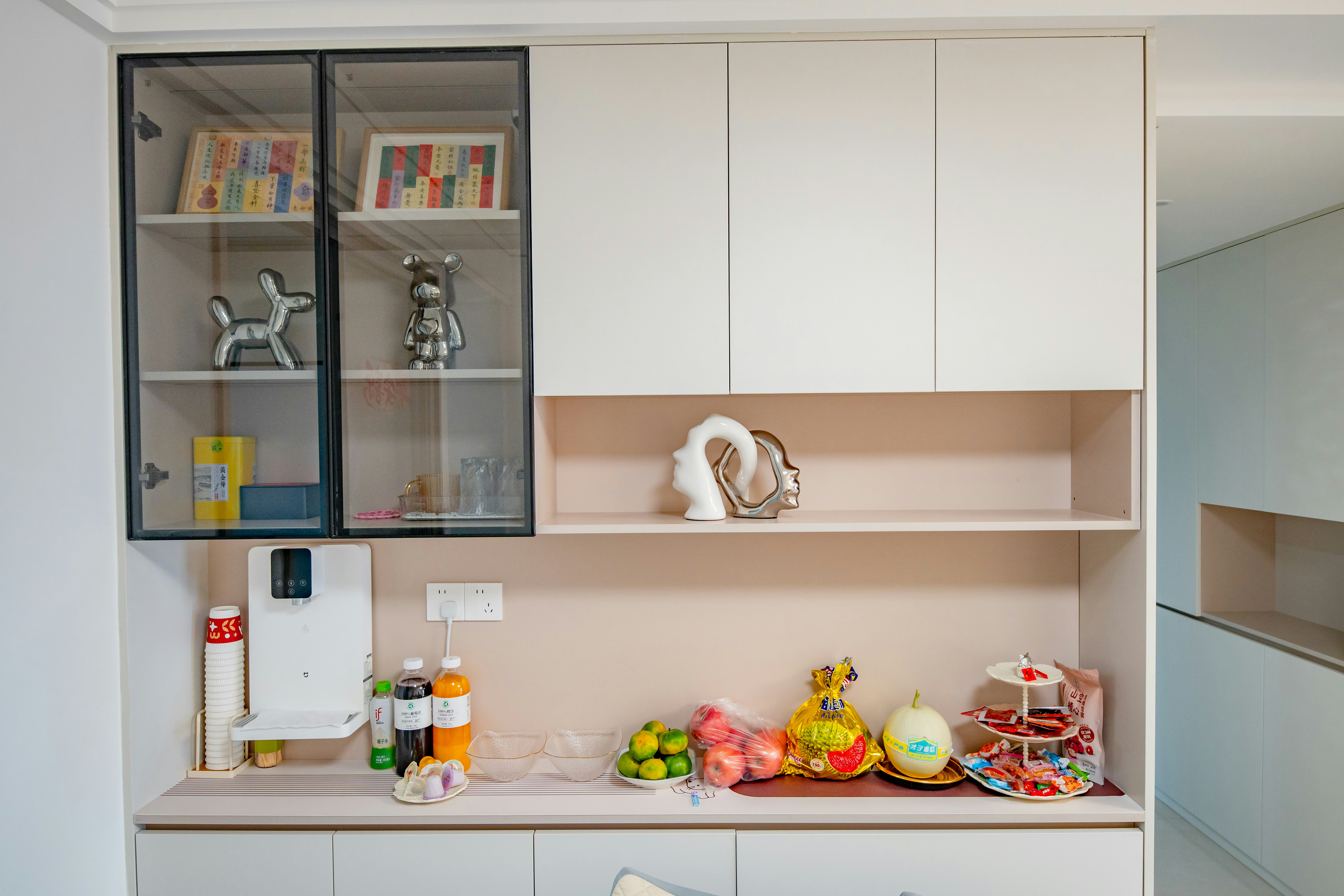 Minimalist Kitchen Shelf: Hidden Appliances Beneath Soft Peach Countertop