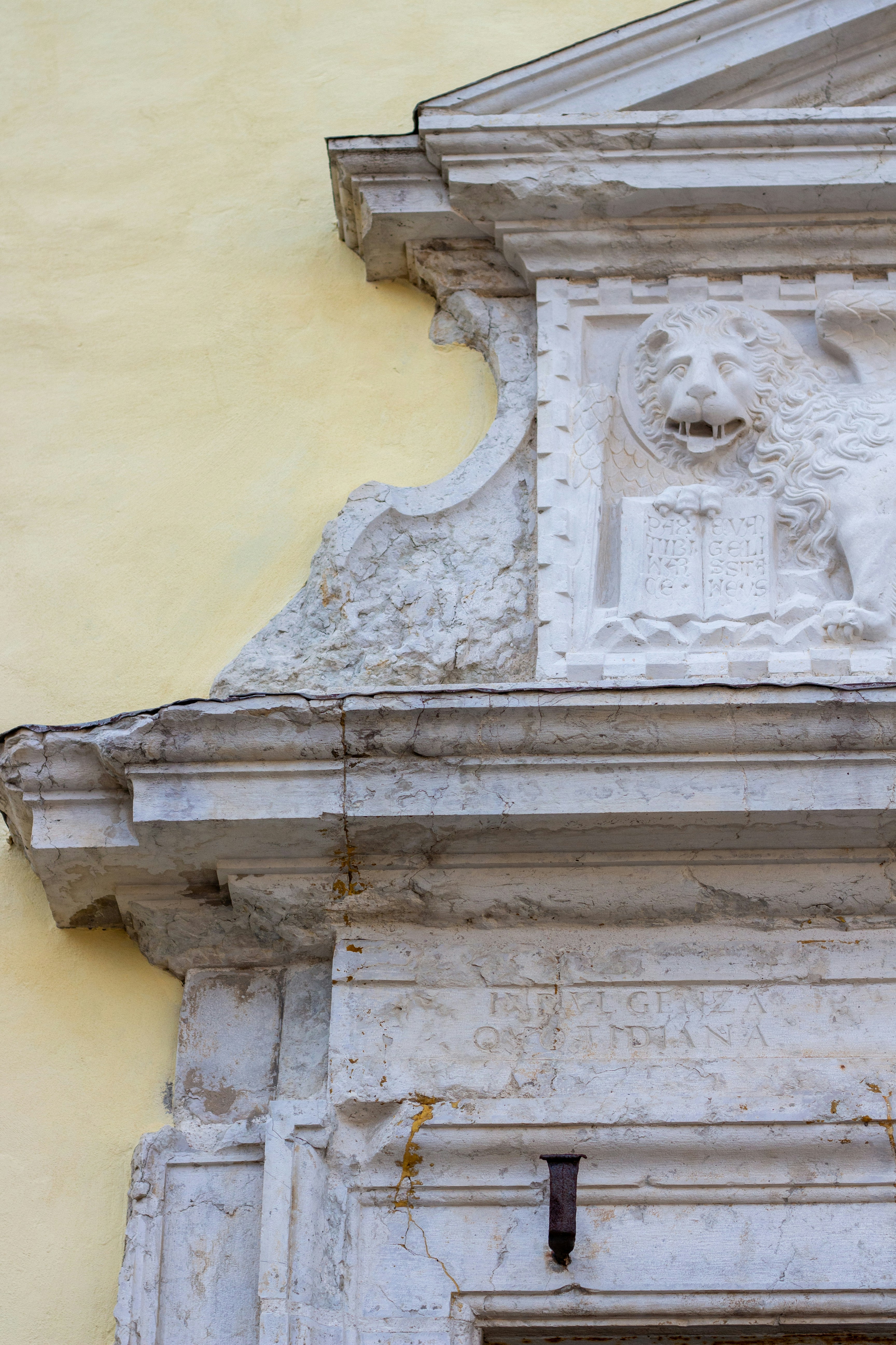 Stone Lion Crest Framing a Weathered Portal
