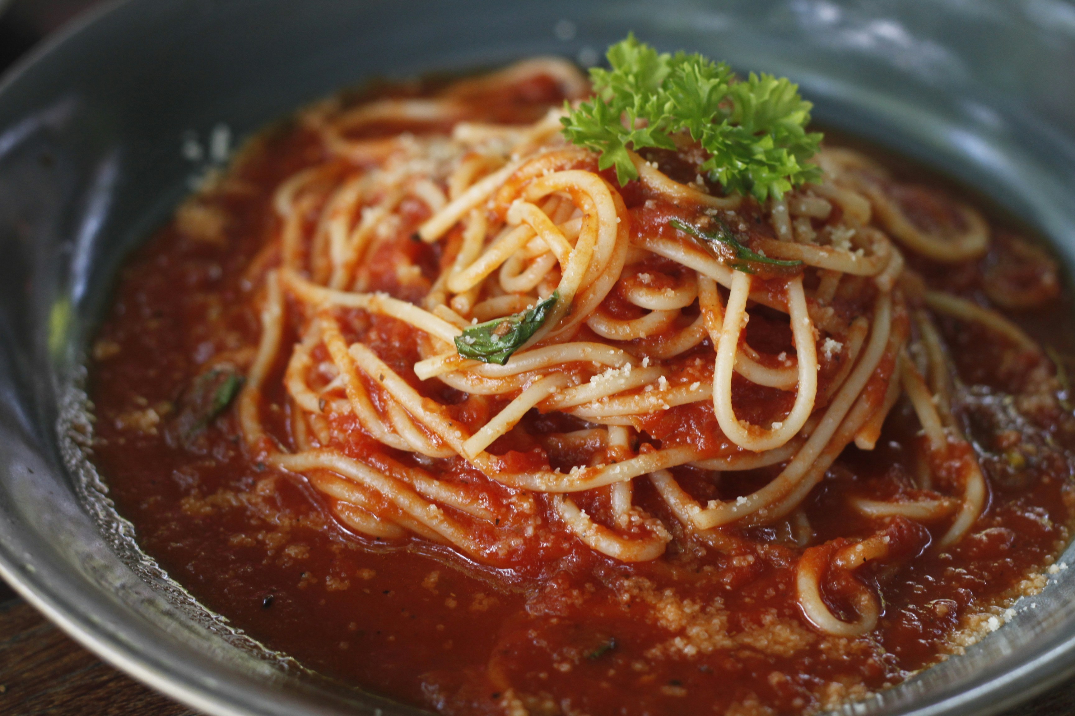 Herbed Tomato-Spaghetti Nest with Parsley Crown