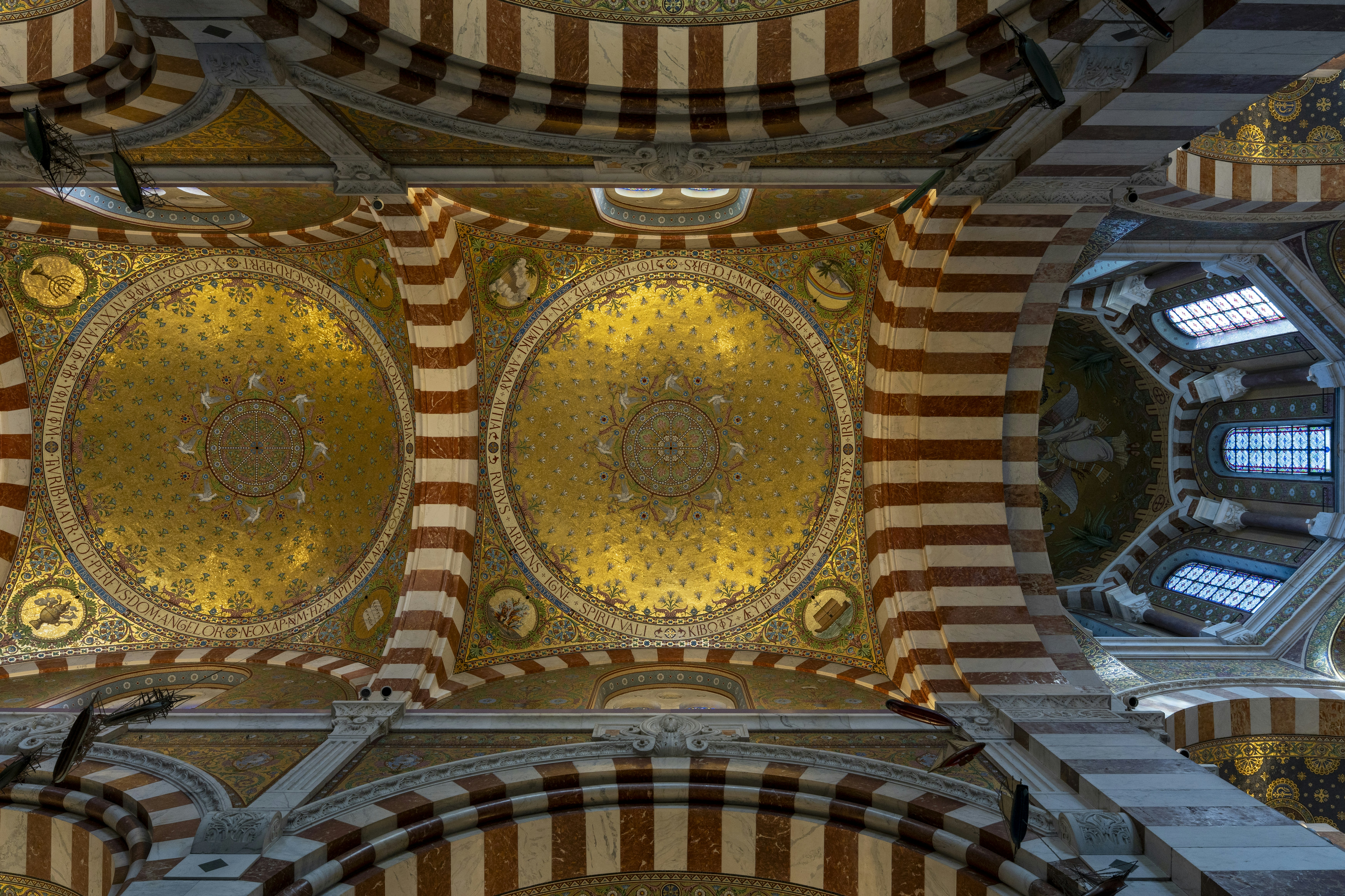 Octagonal Vaults of Striped Arches: A Barrel-Chambered Cathedral Dome