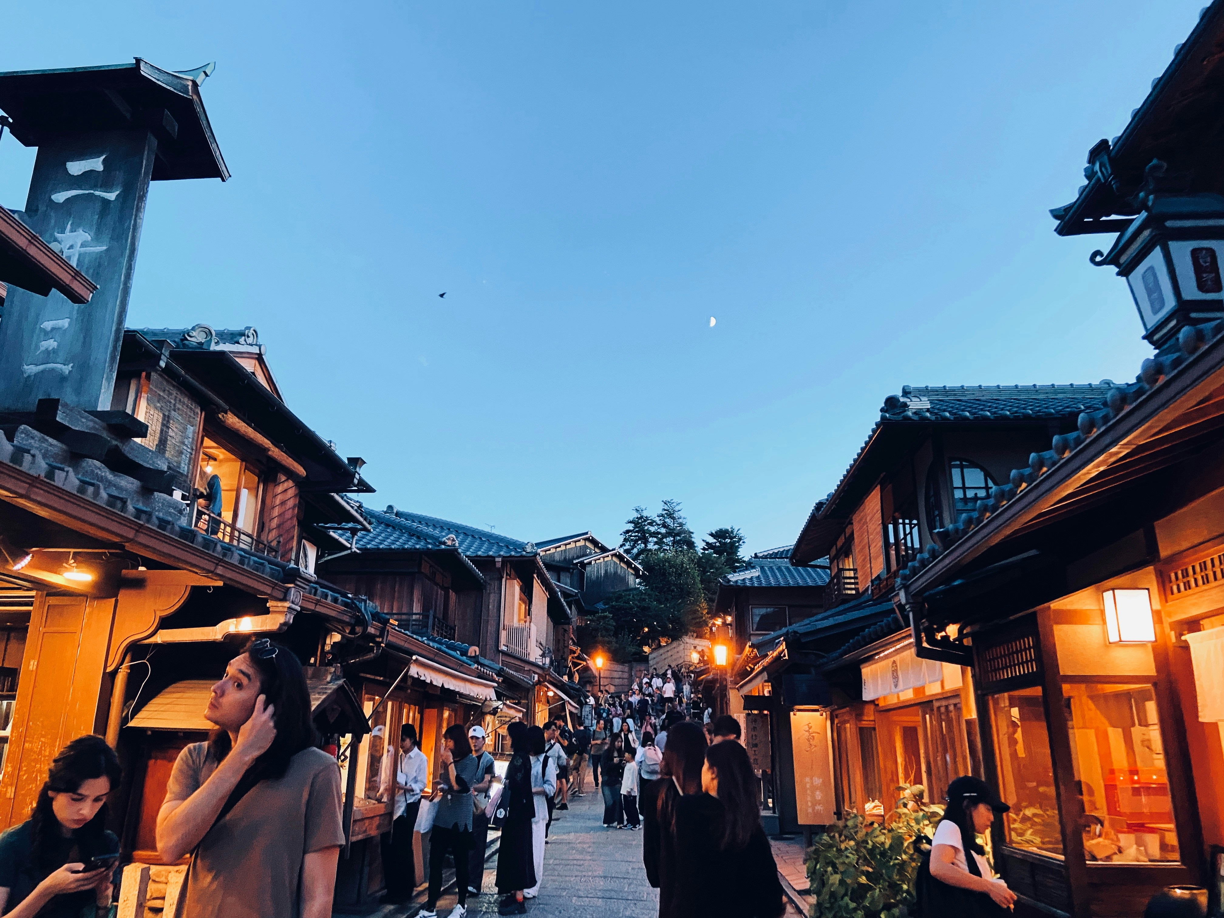 Lantern-lit Alleyway: A Night of Strolling in a Traditional Street