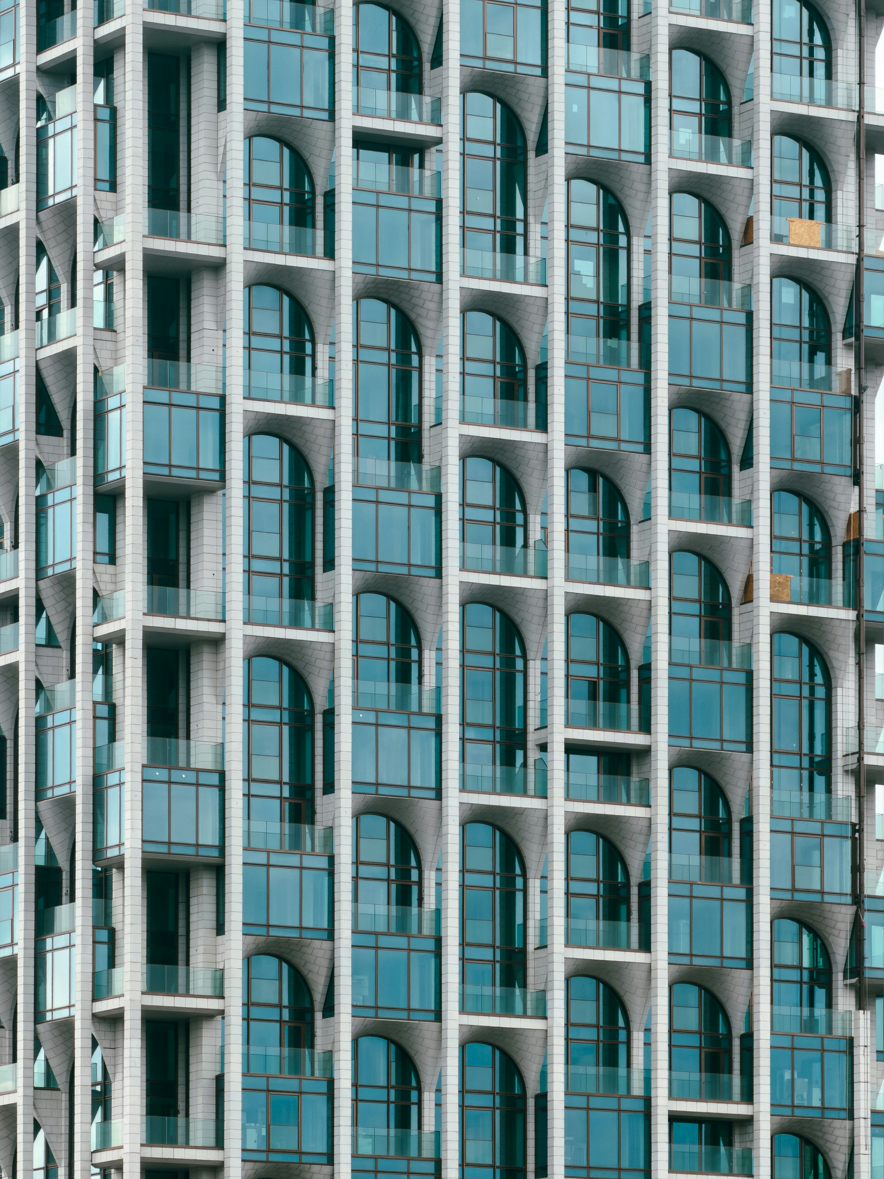 Urban Facades: Repetition of Arched Windows in a Glass Brick Mesh