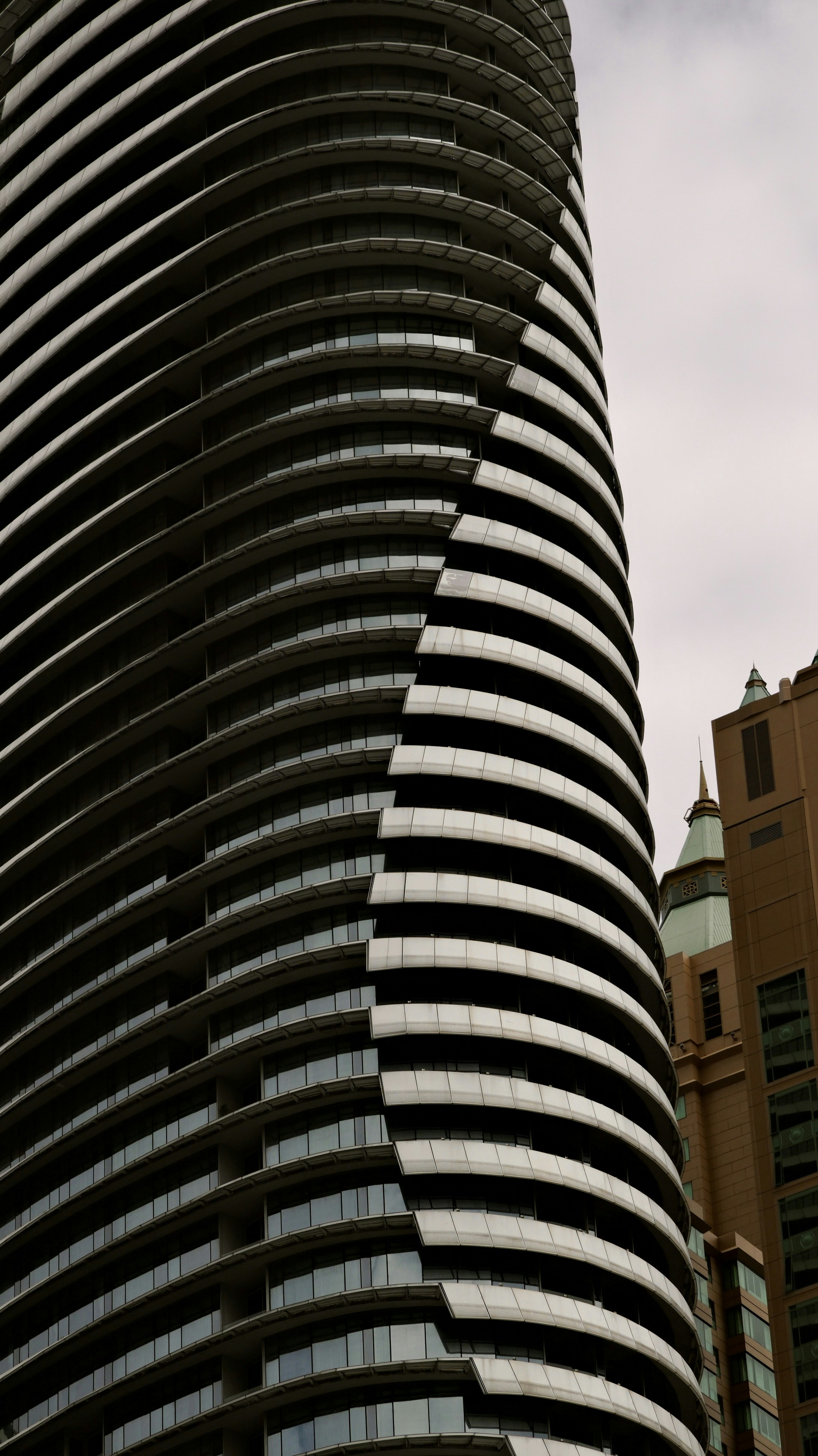 Curved Silence: The Spiral of Urban Monoliths