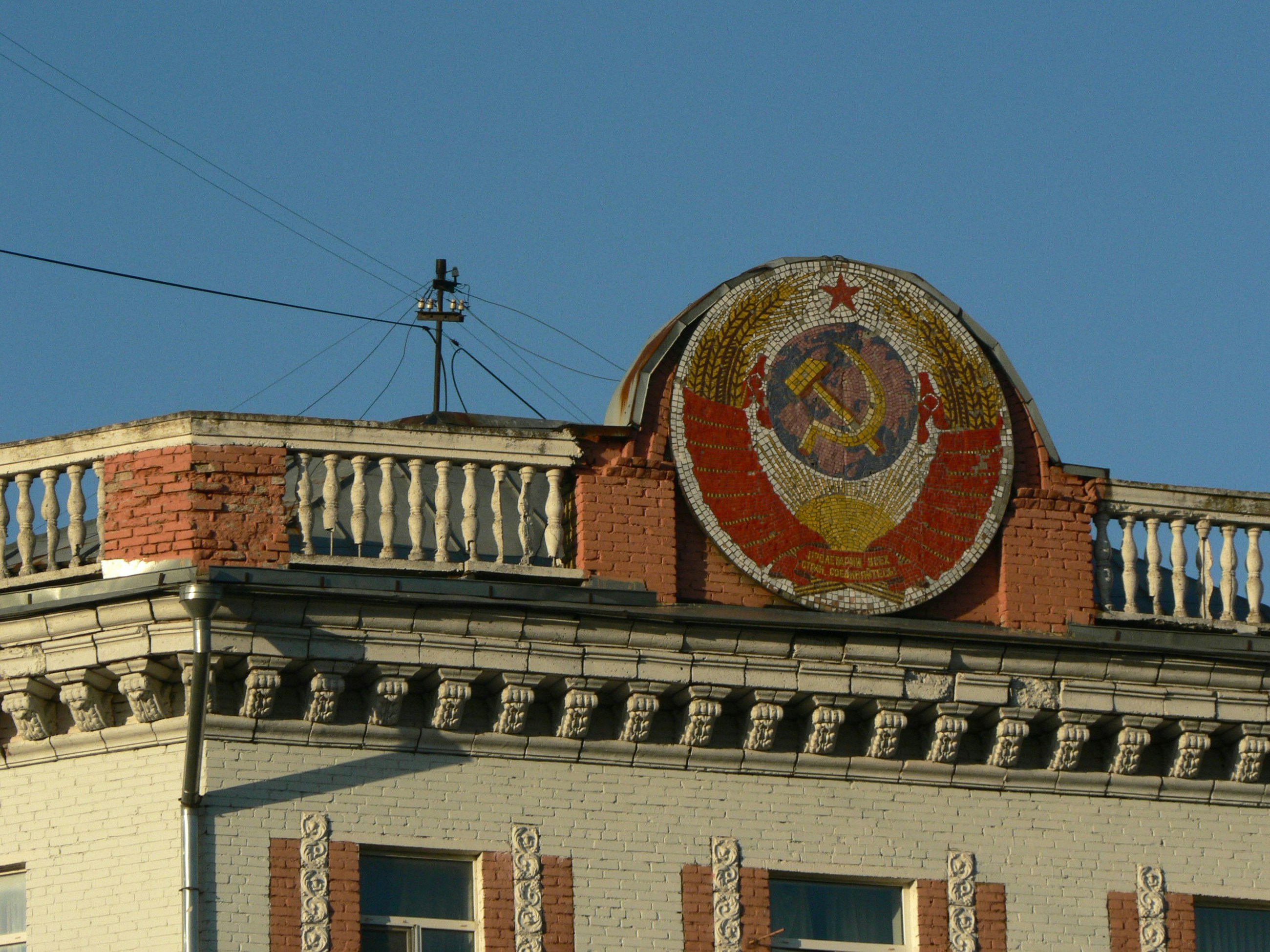 Brick Facade Crown: Emblem of a Forgotten Era