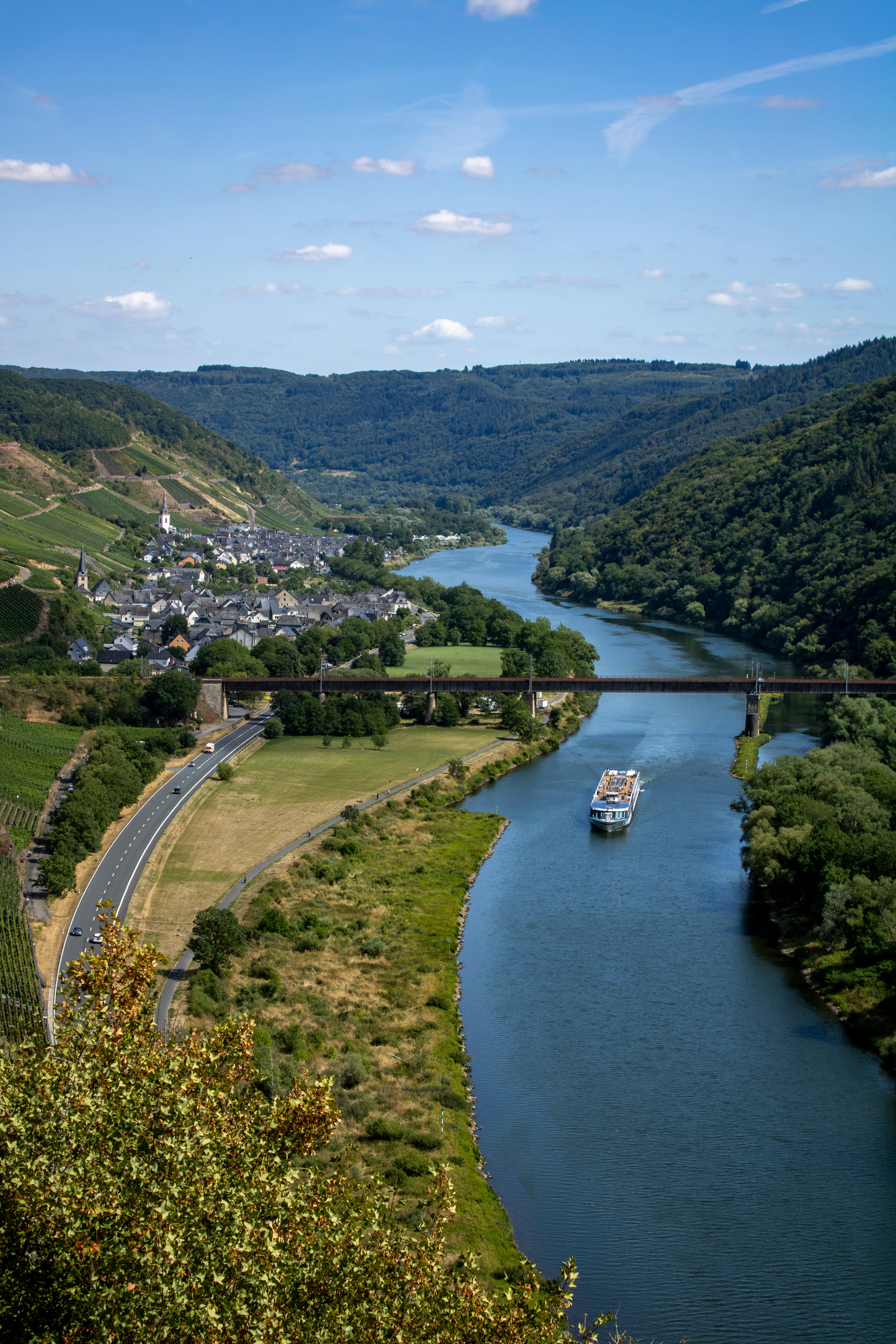 River Bend Pass: A Tapestry of Village, Bridge, and Boat Along the Verdant Gorge