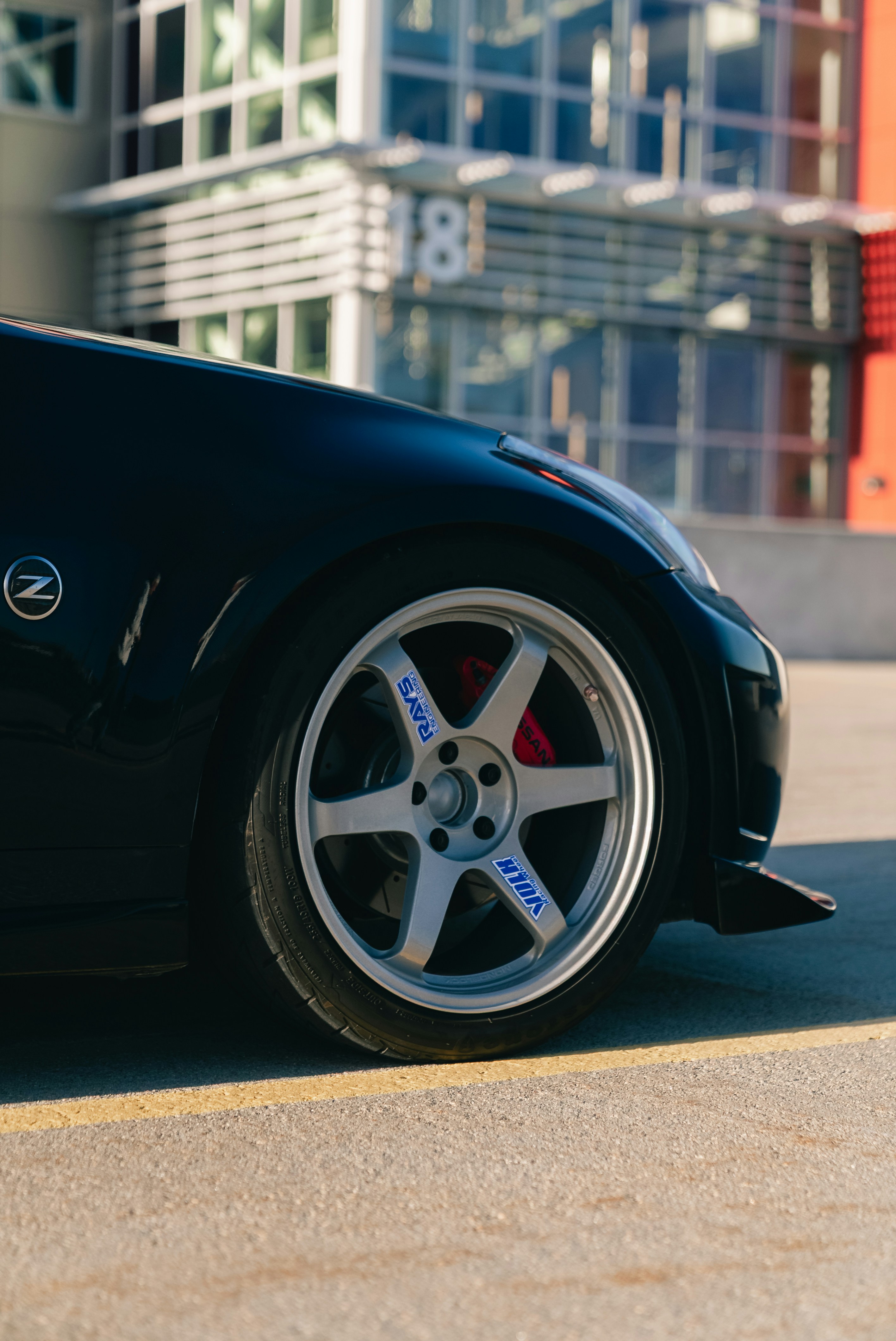 Midnight Pulse: A Porsche-Z-Inspired Wheel in Sharp Focus