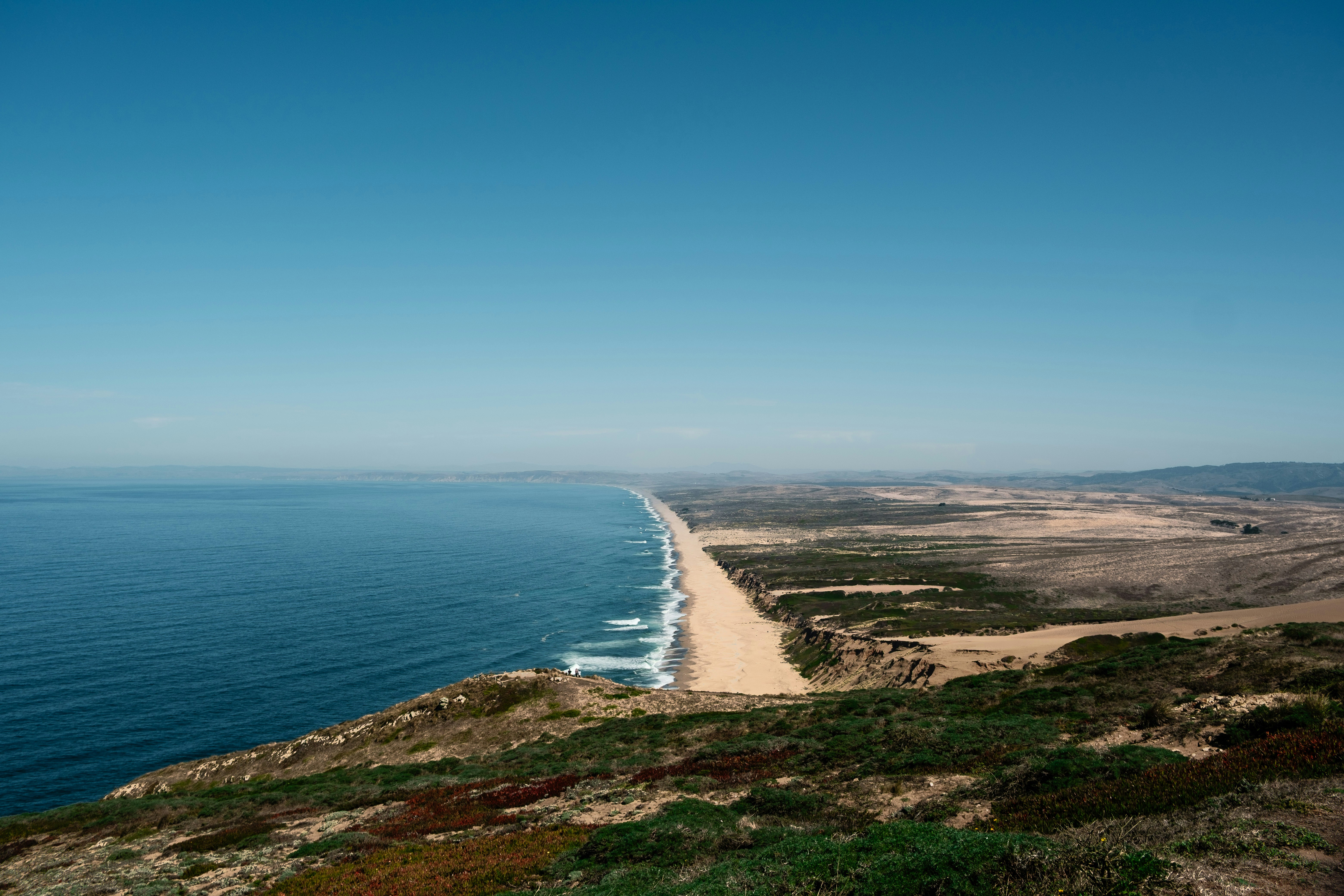 Coastal Ridge: A Quiet Confluence of Sea and Shore