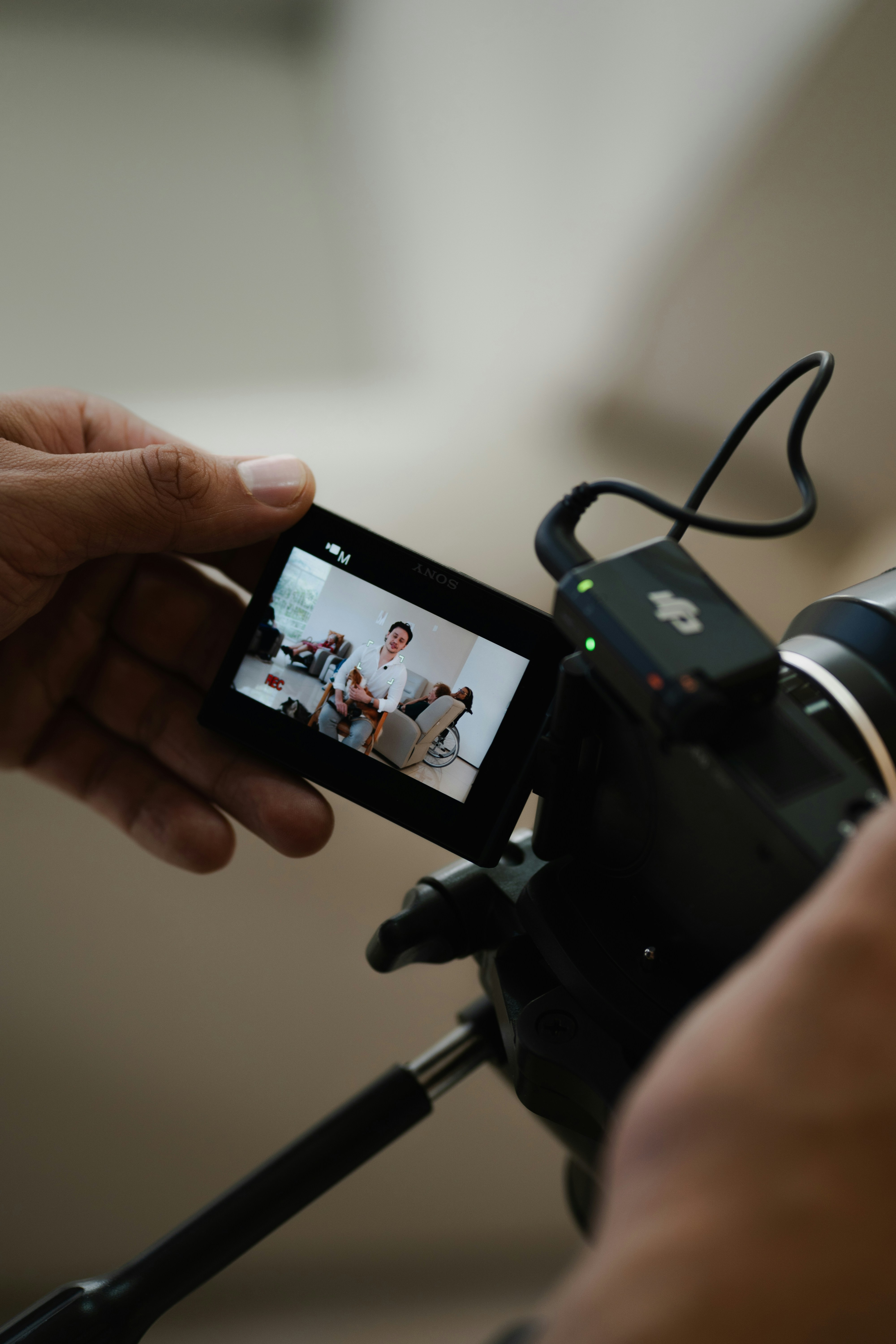 Pocket Interview: The Viewfinder Revealing a Moment Behind the Lens