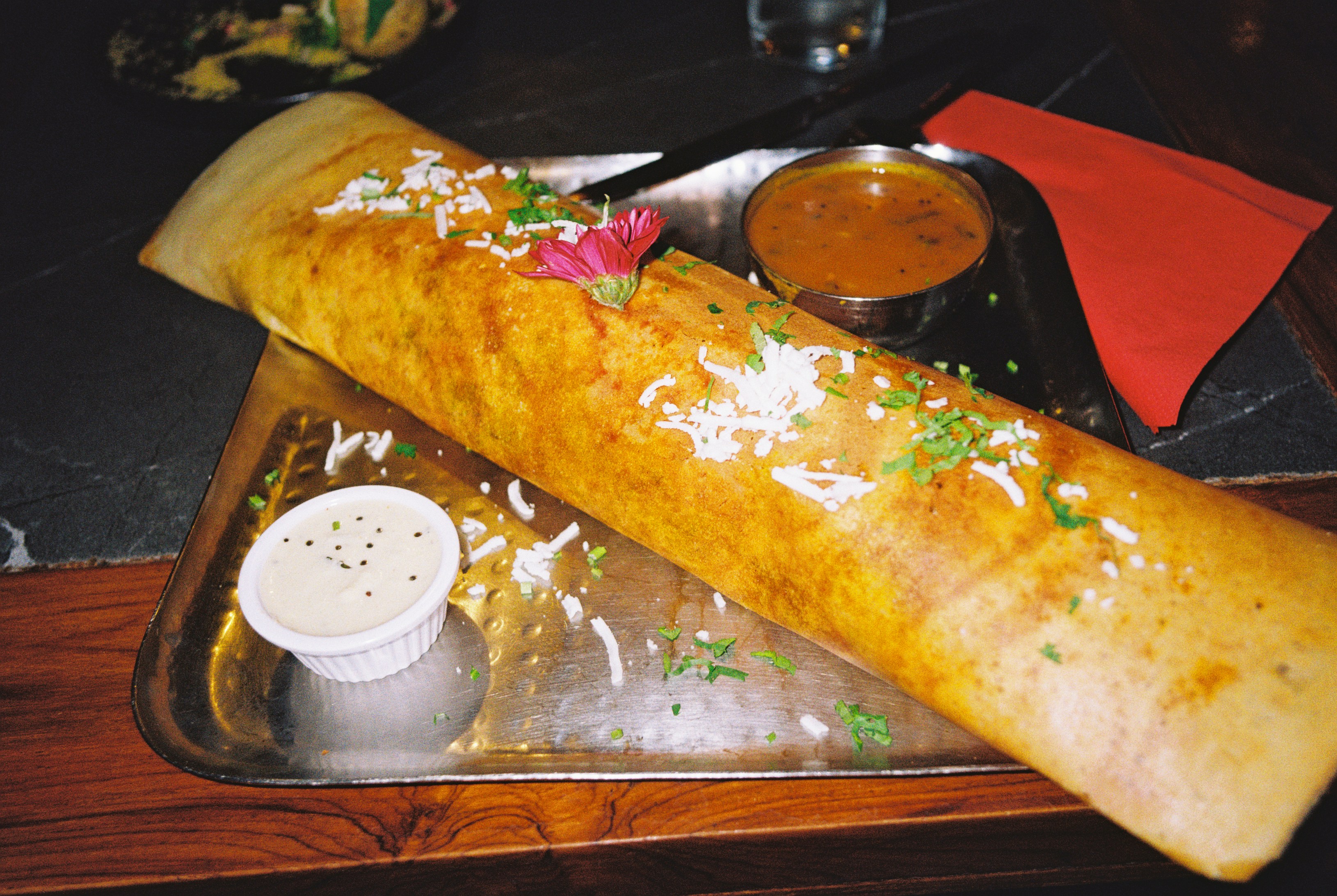 Golden Saint Roll: a crispy fiesta with sauces