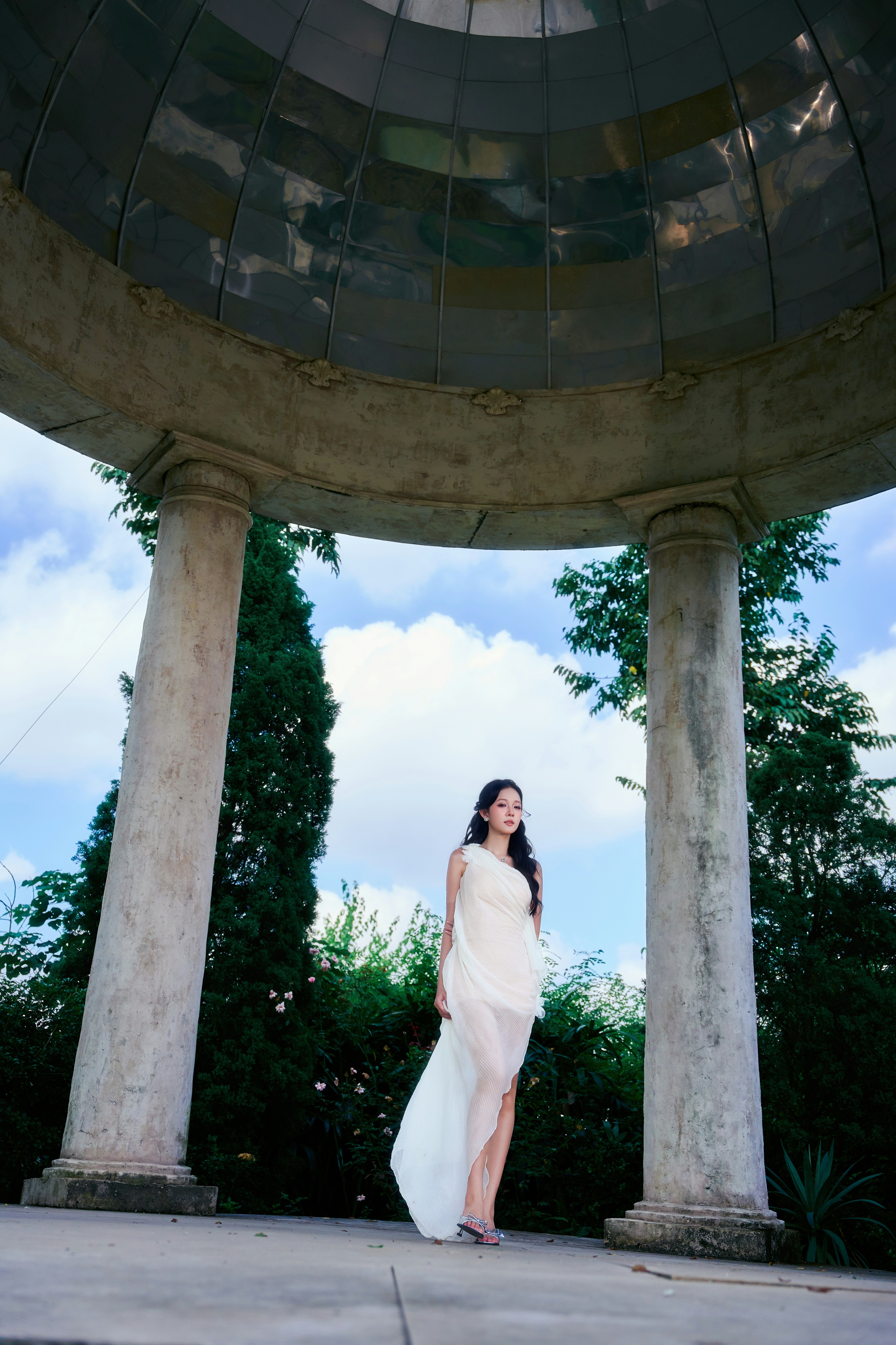 Grace Under the Arch: A Bride in White Amid Ancient Columns
