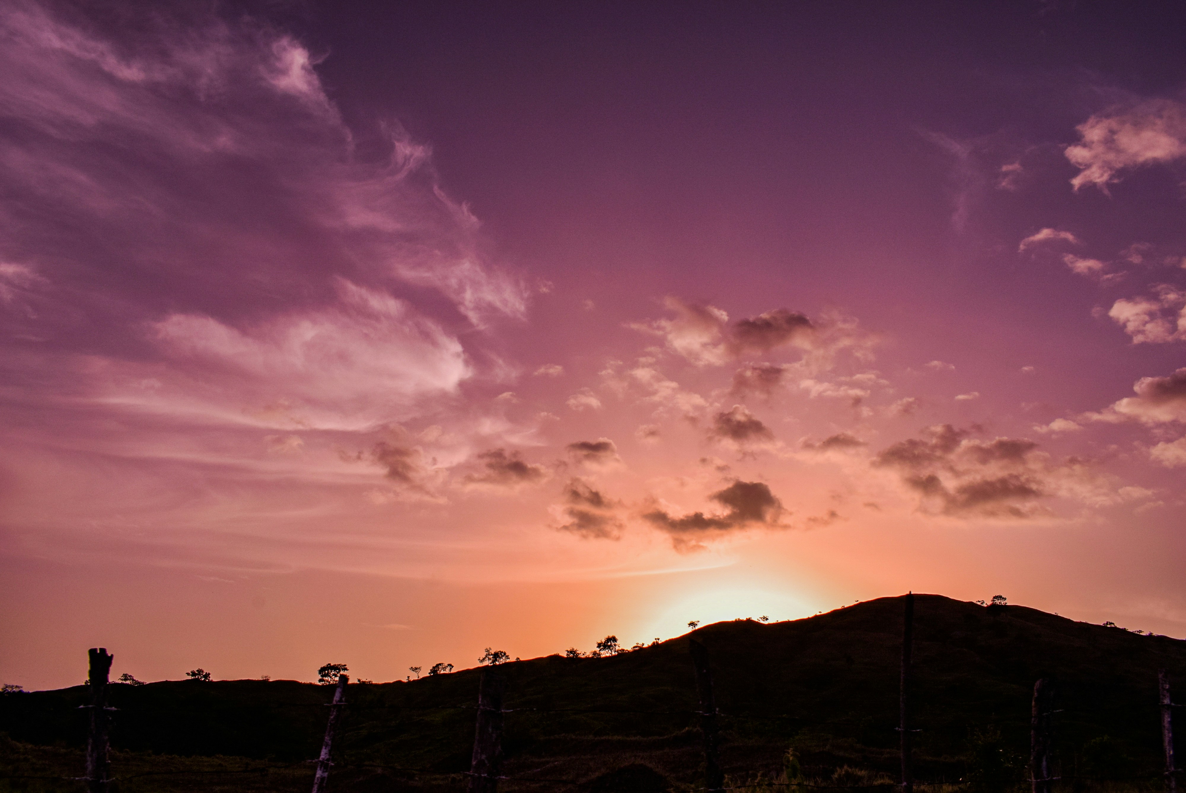 Dusk Over the Hills: A Quiet Horizon Before Night