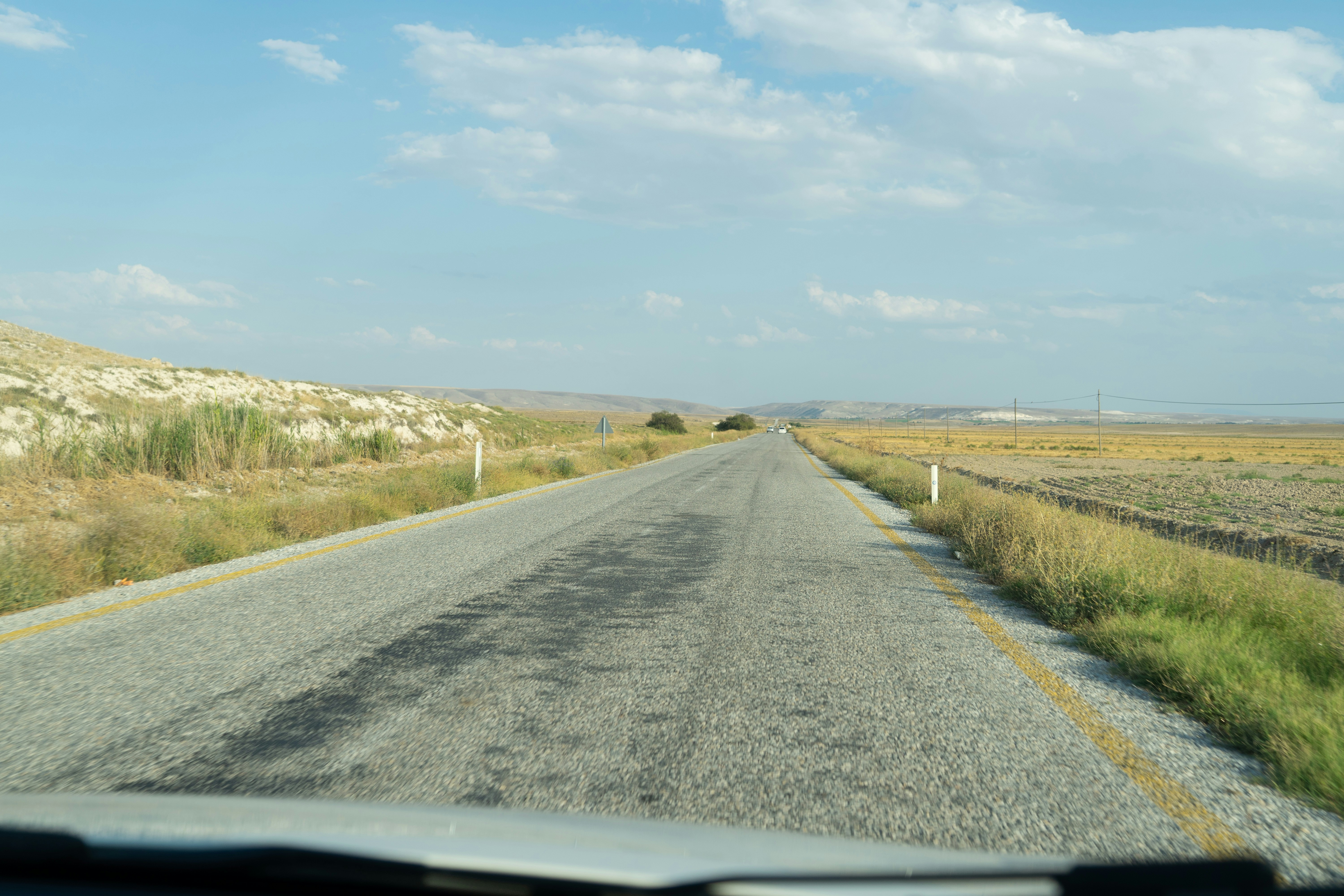 Endless Highway: A Quiet Horizon Seen from the Car