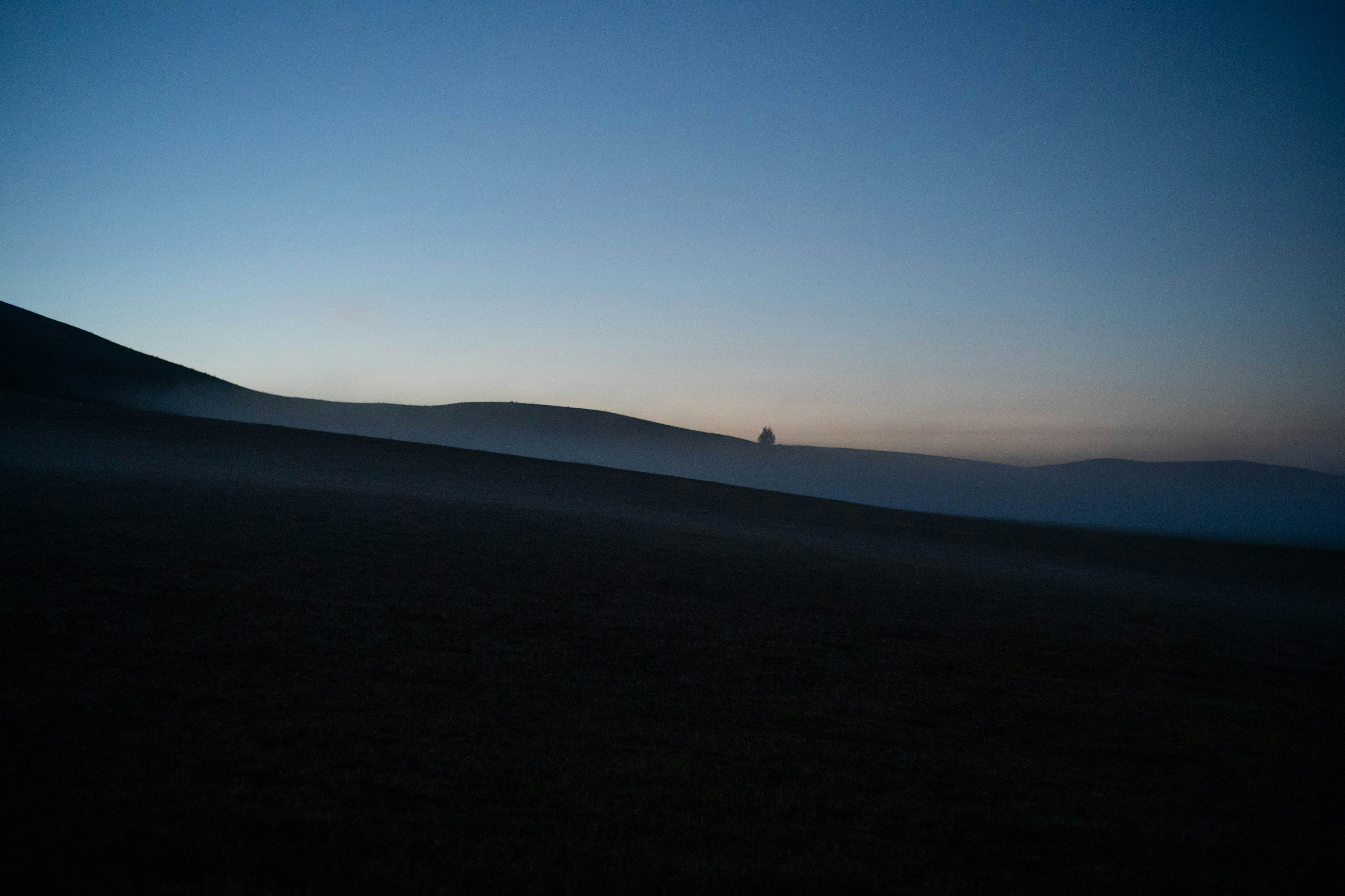 Dawn over the Dunes: A Quiet Horizon