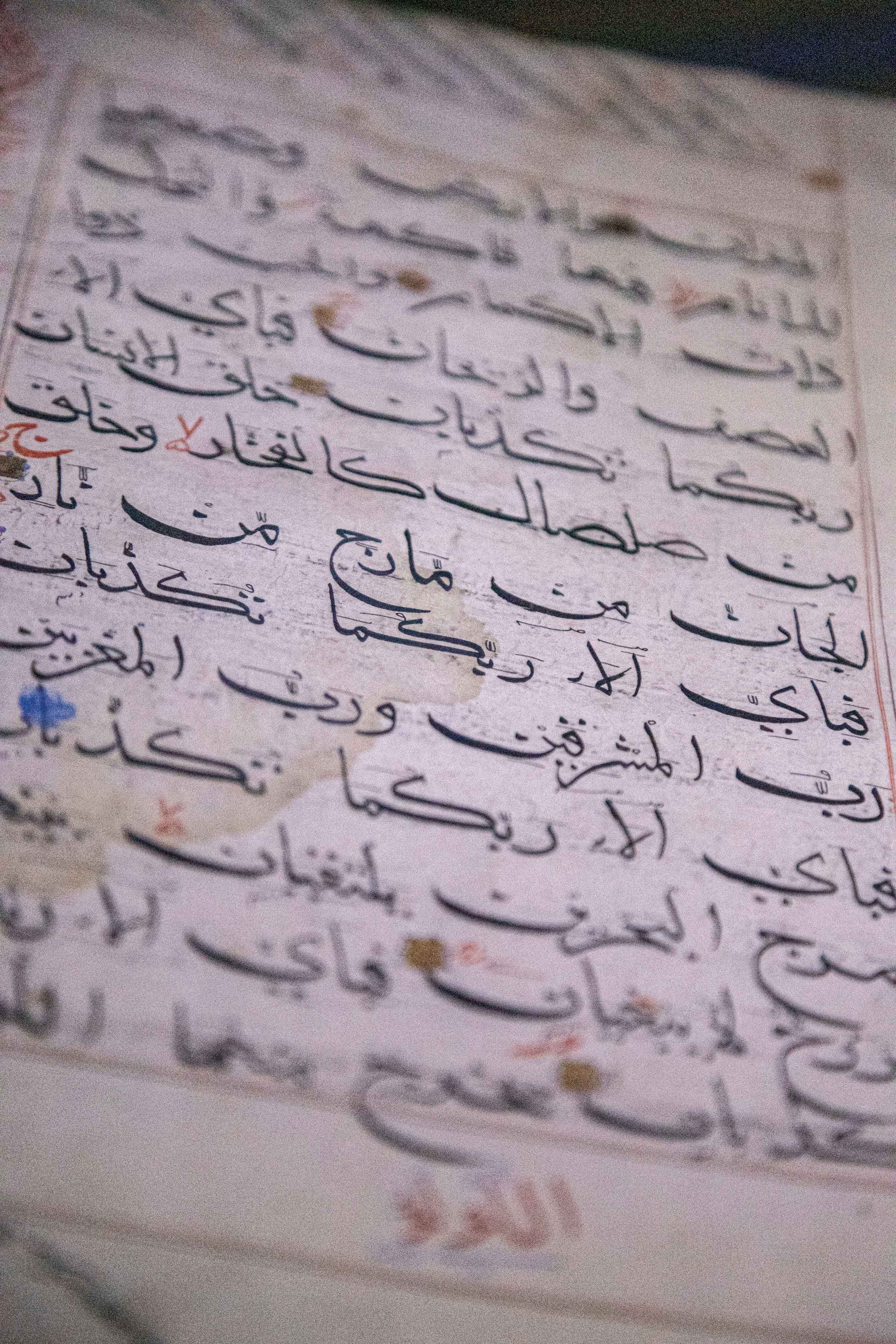 Calligraphy in Focus: A Slanted Page of Arabic Script