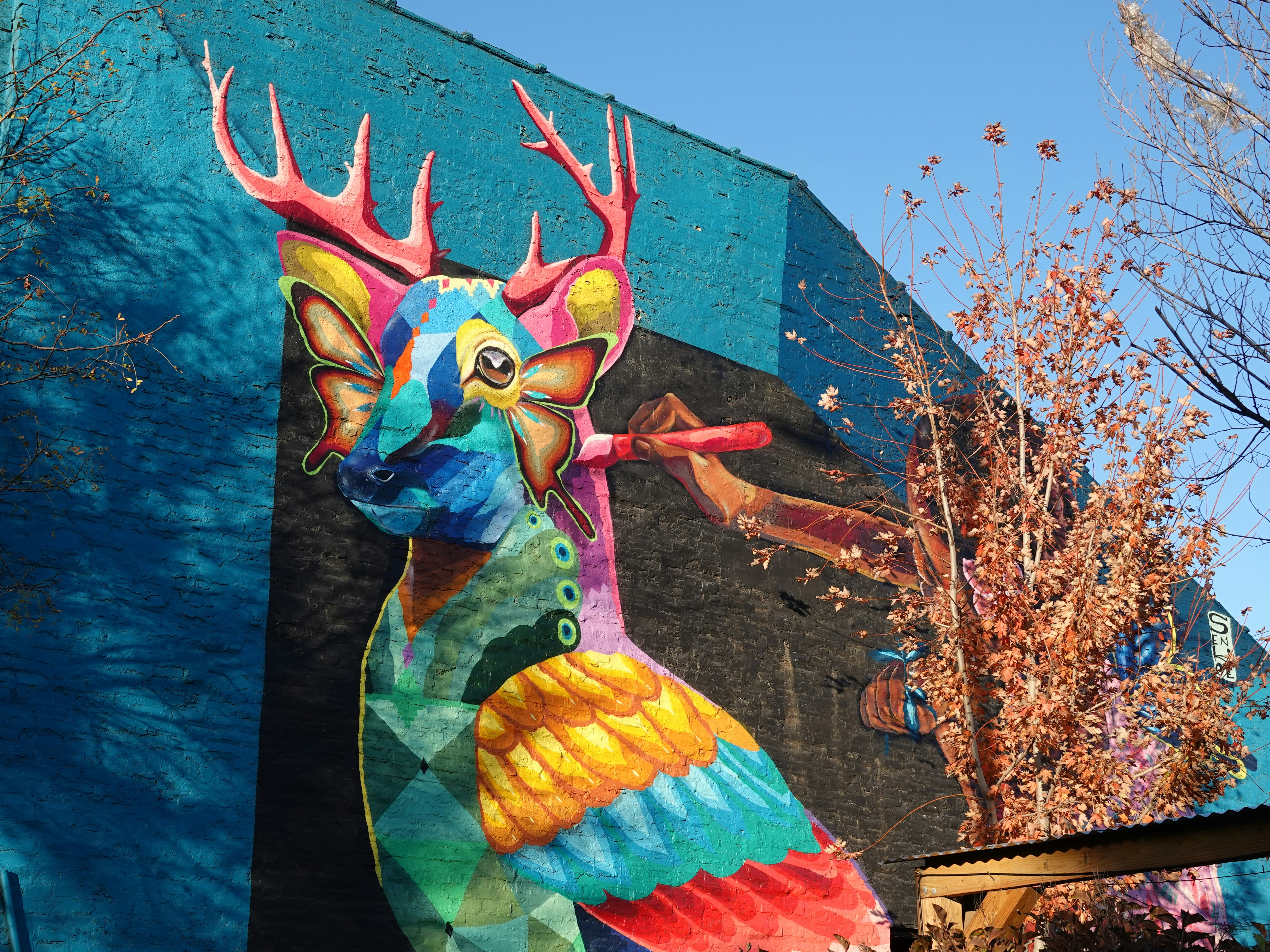 Chromatic Deer Maze: A Vivid Street Mural on a Sunny City Wall
