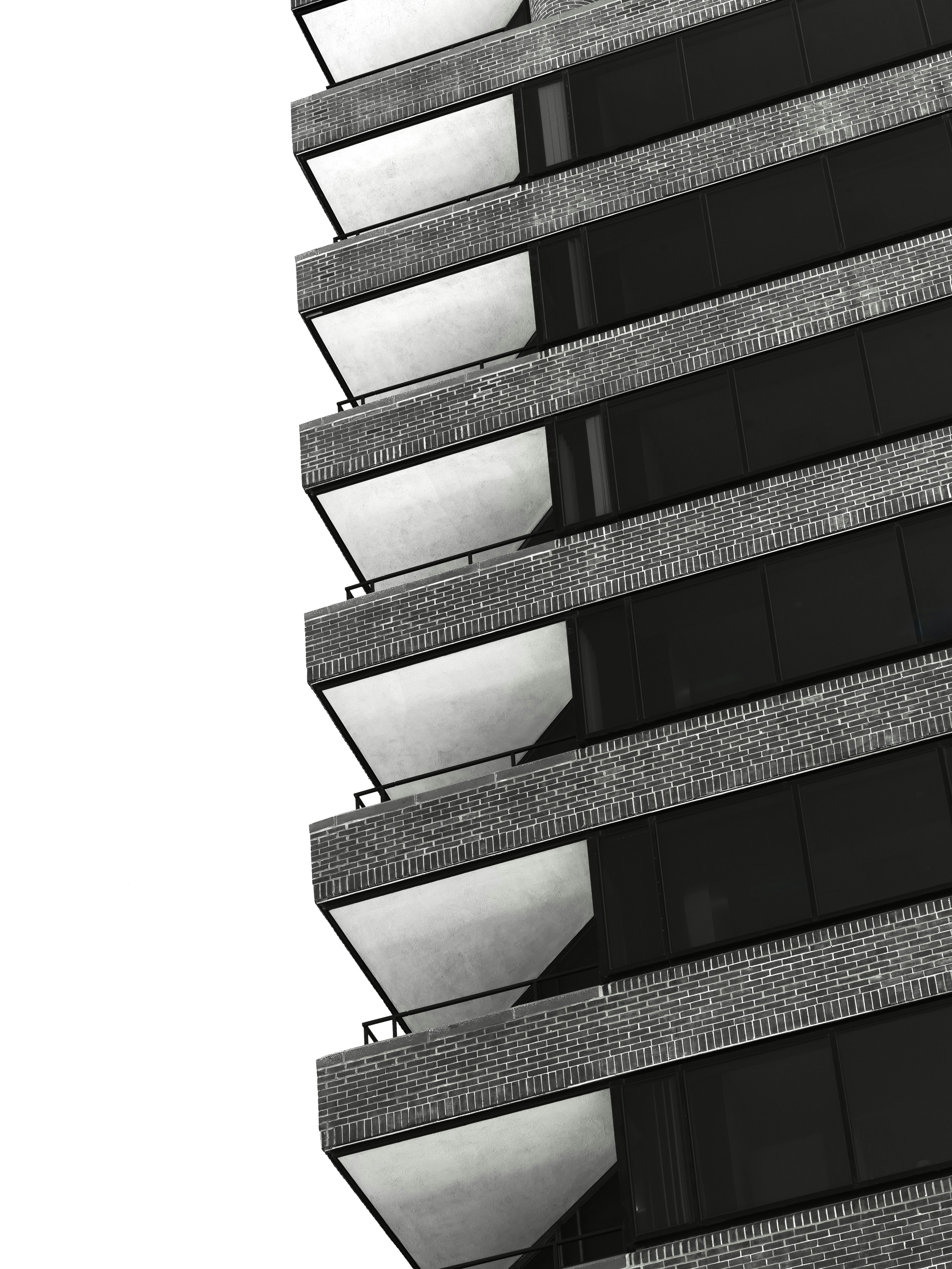 Diagonal Brickwork: A Skewed Facade’s Quiet Rhythm