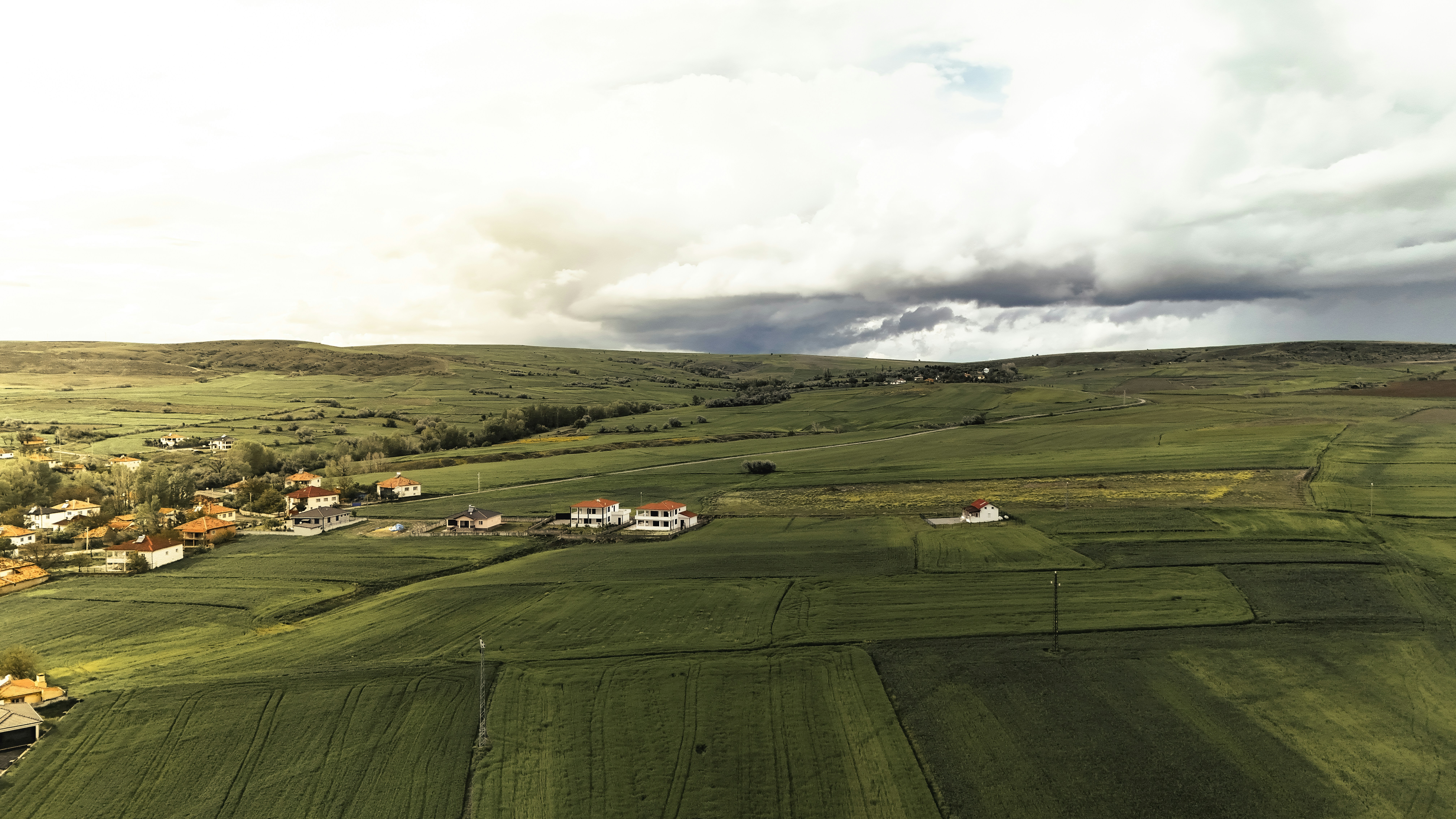 Houses in vast green agricultural landscape - Free Photo on Unsplash